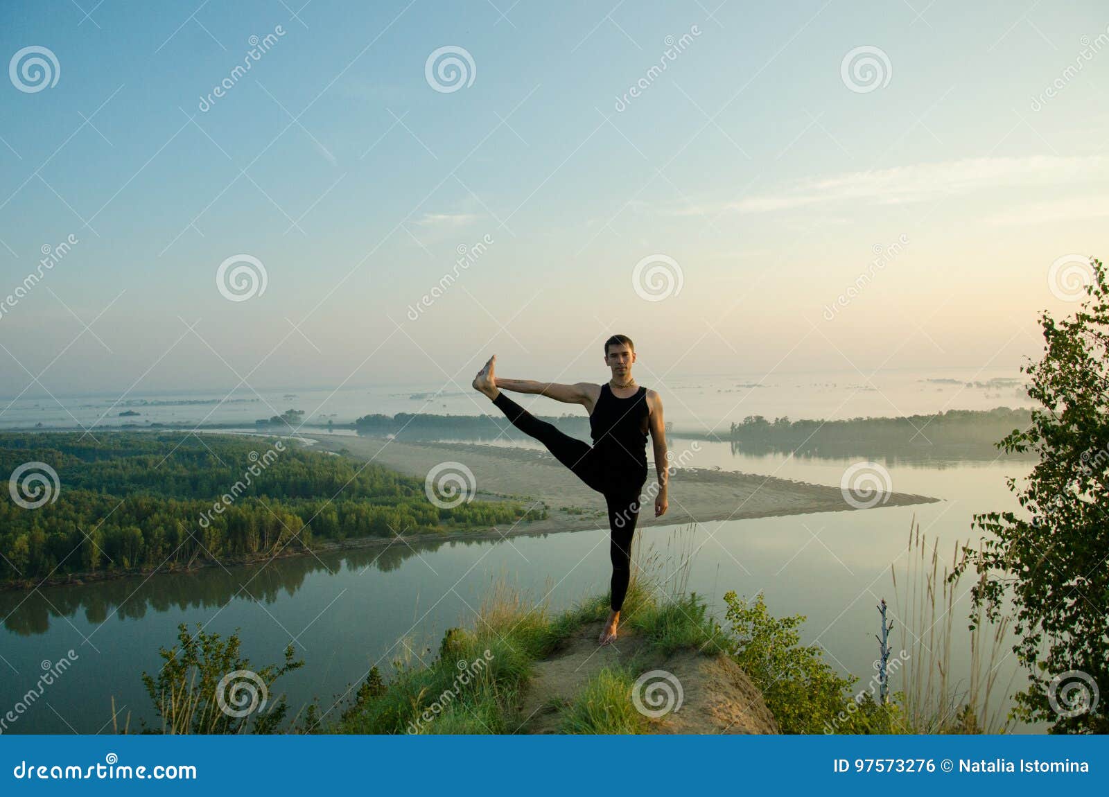 Yoga: Styrka, Harmoni Och Lugn Arkivfoto - Bild av semester, lugn: 97573276