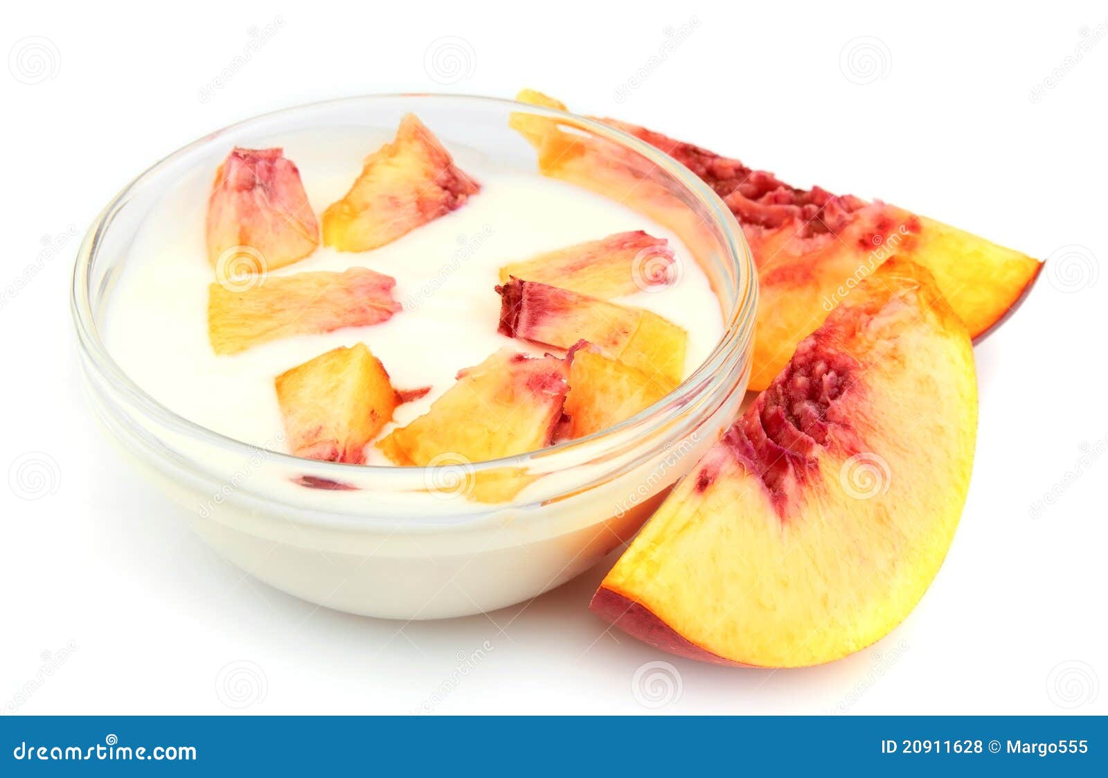 Yoghurt met perzik stock foto. Image of melk, maaltijd - 20911628