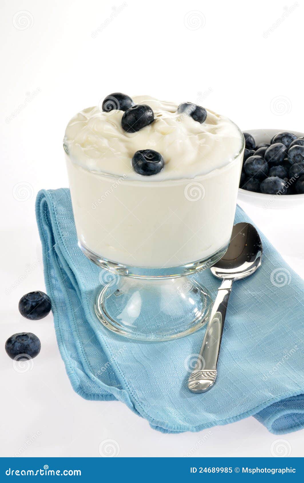 Yoghurt Met Verse Bosbessen Stock Afbeelding - Image of achtergrond ...