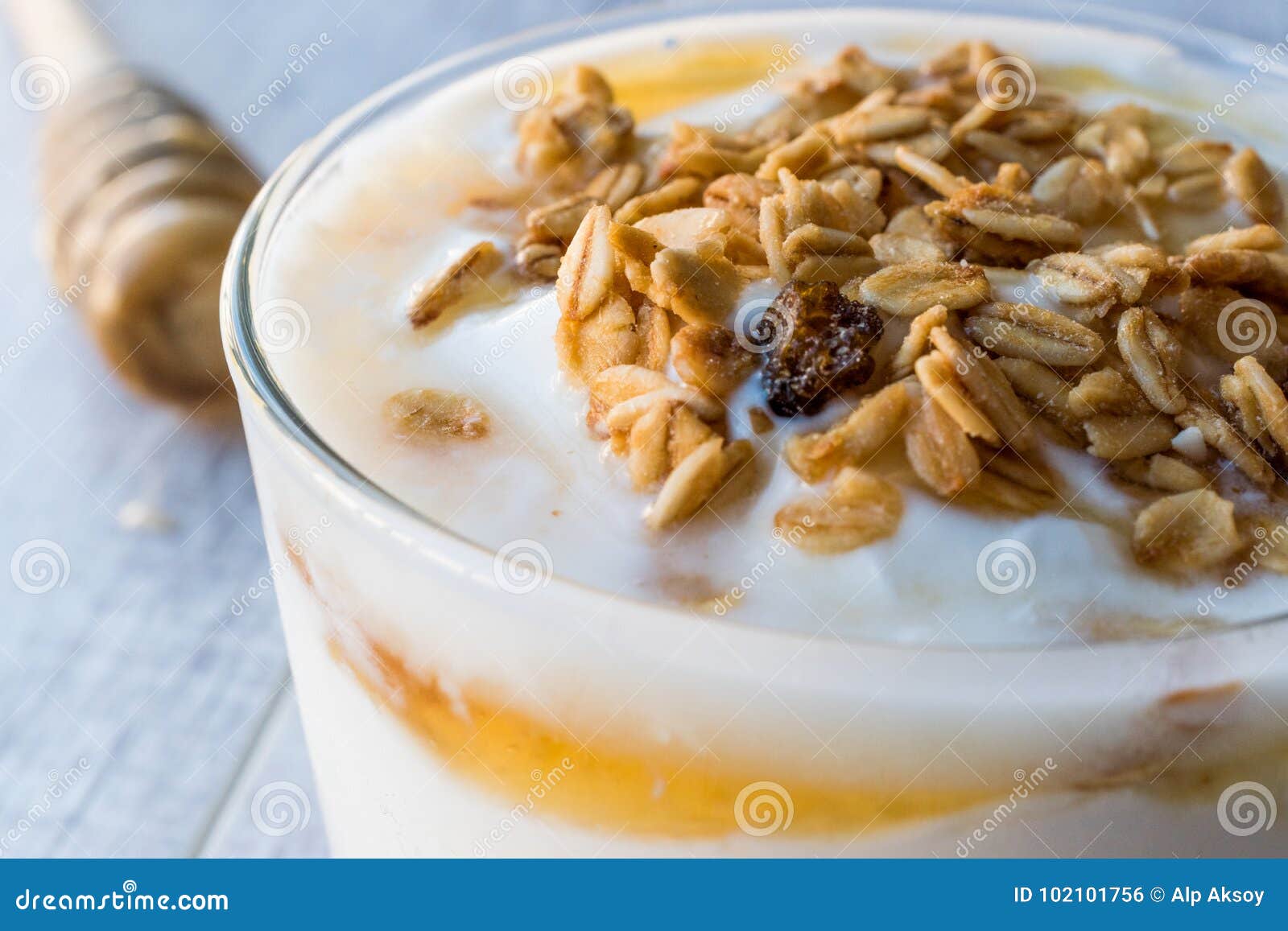 Yogurt Grego Com Mel E Granola Foto de Stock - Imagem de tiro ...