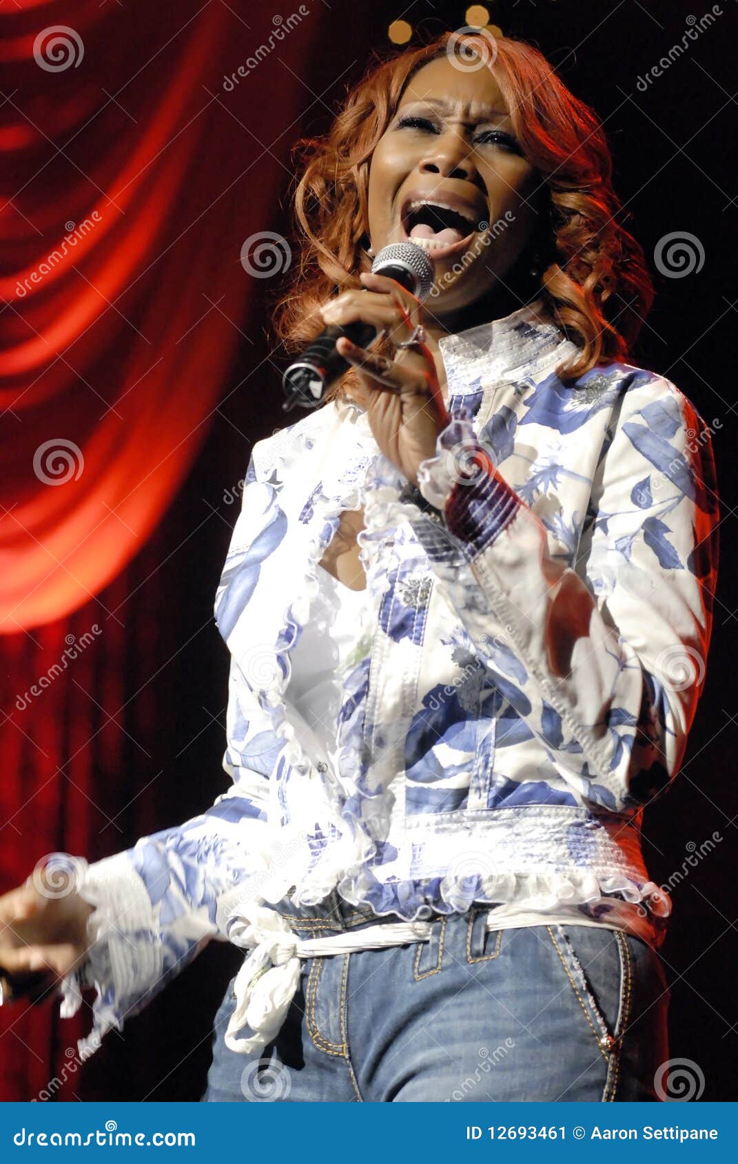 Yolanda Adams Performing Live. Editorial Photo - Image of singer ...