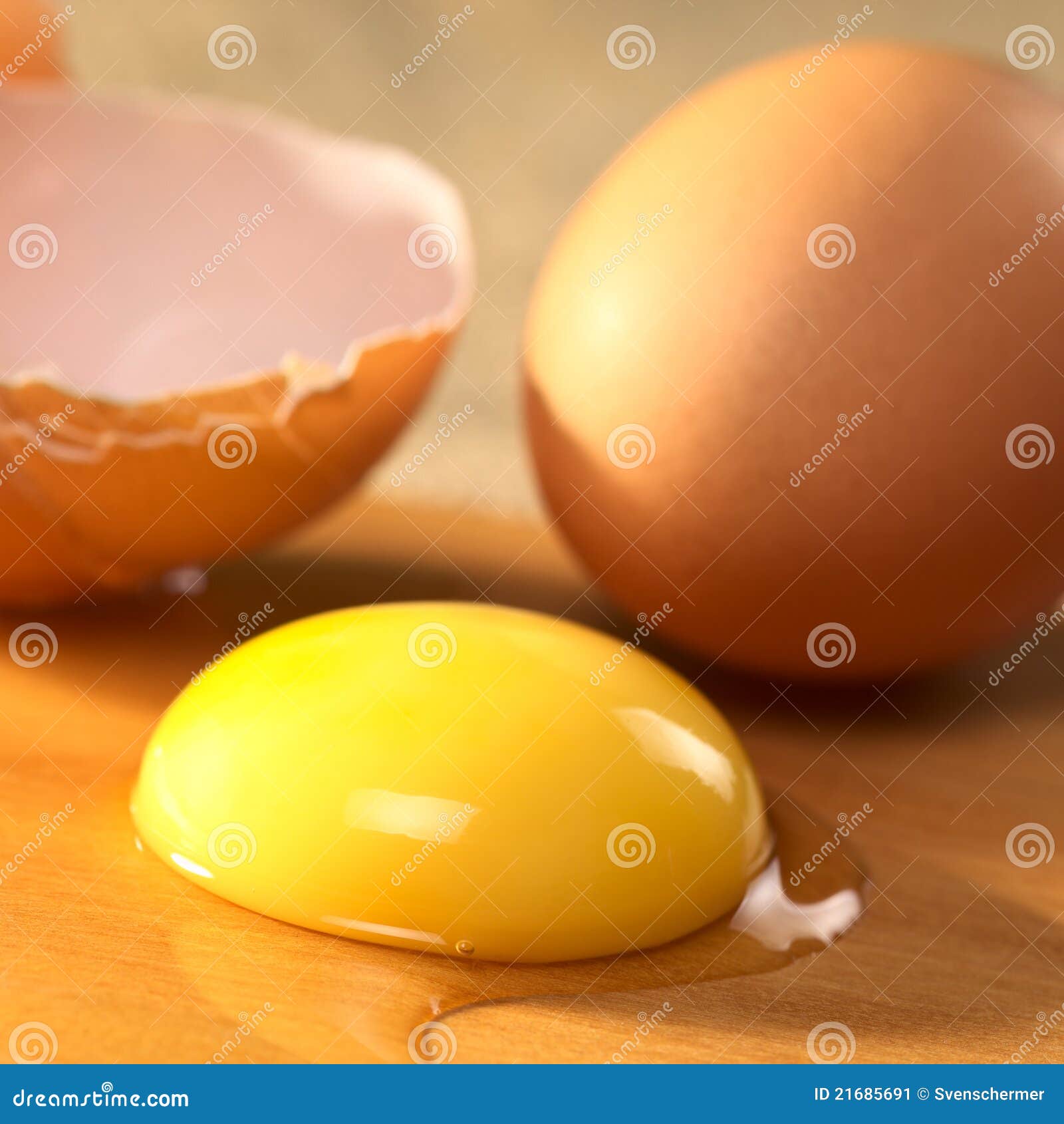 Yolk de ovo cru imagem de stock. Imagem de cozedura, branco - 21685691