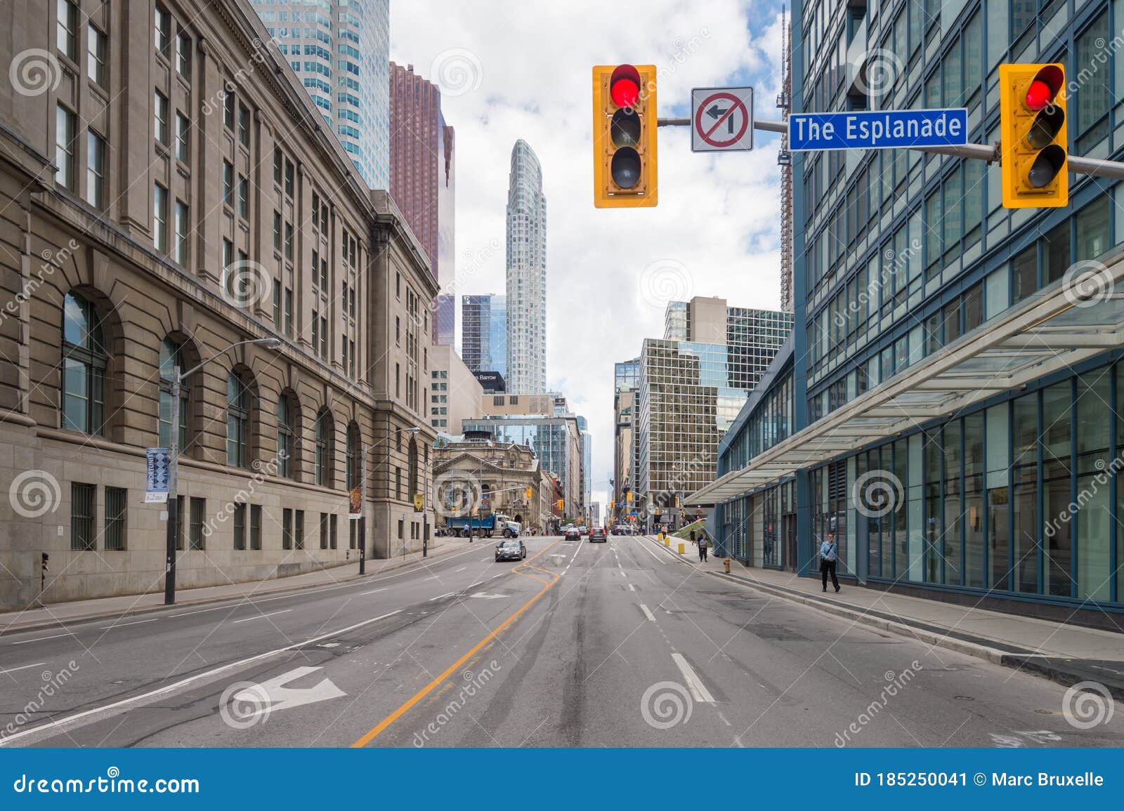 Yonge Street and Toronto Skyline Editorial Photo - Image of travel ...