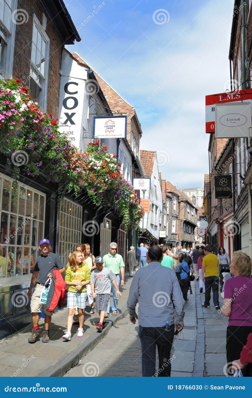 York, England Street Scene editorial image. Image of england - 18766030