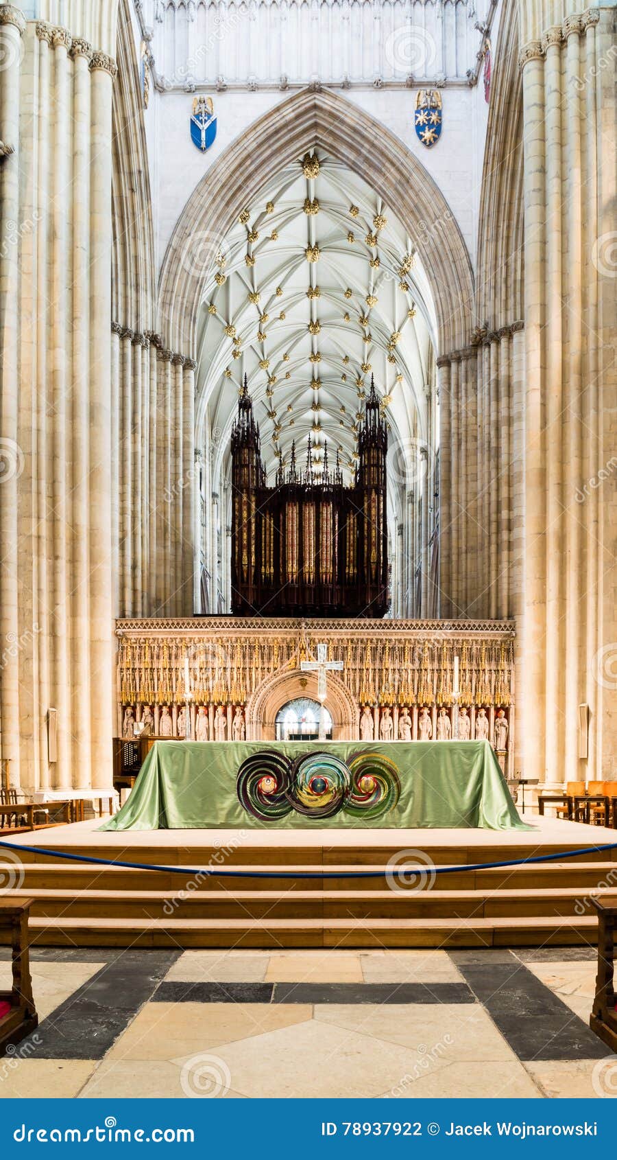 York Minster Altar a editorial photography. Image of symbol - 78937922