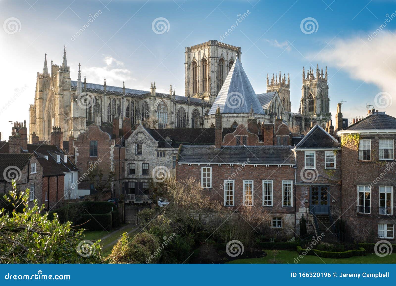 York Minster E York Building Fotografia Stock - Immagine di nubi ...