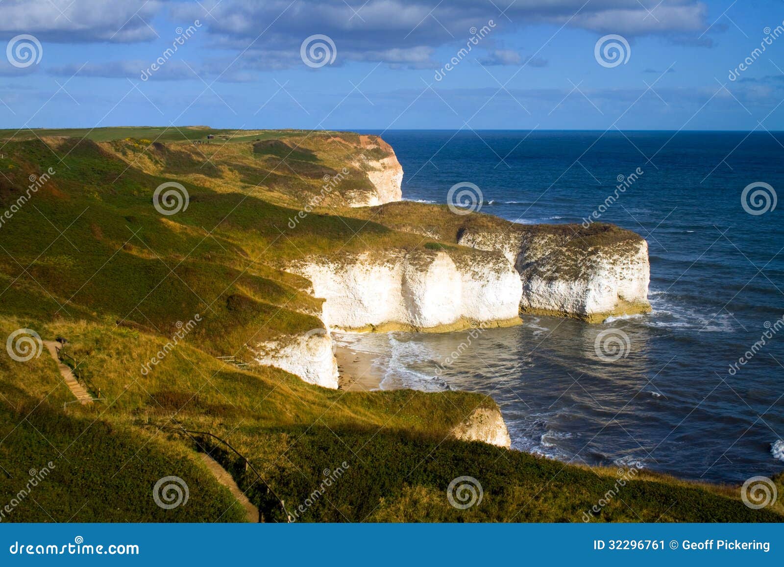Yorkshire Coast stock image. Image of ocean, mountain - 32296761