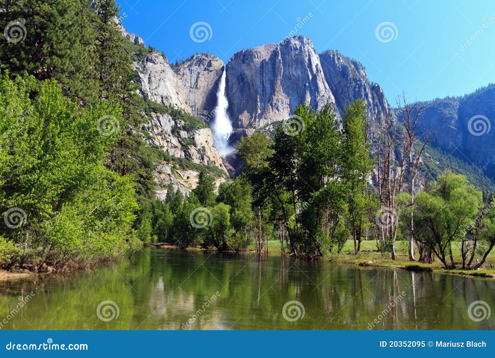 Yosemite Fall stock image. Image of travel, outdoor, swinging - 20352095