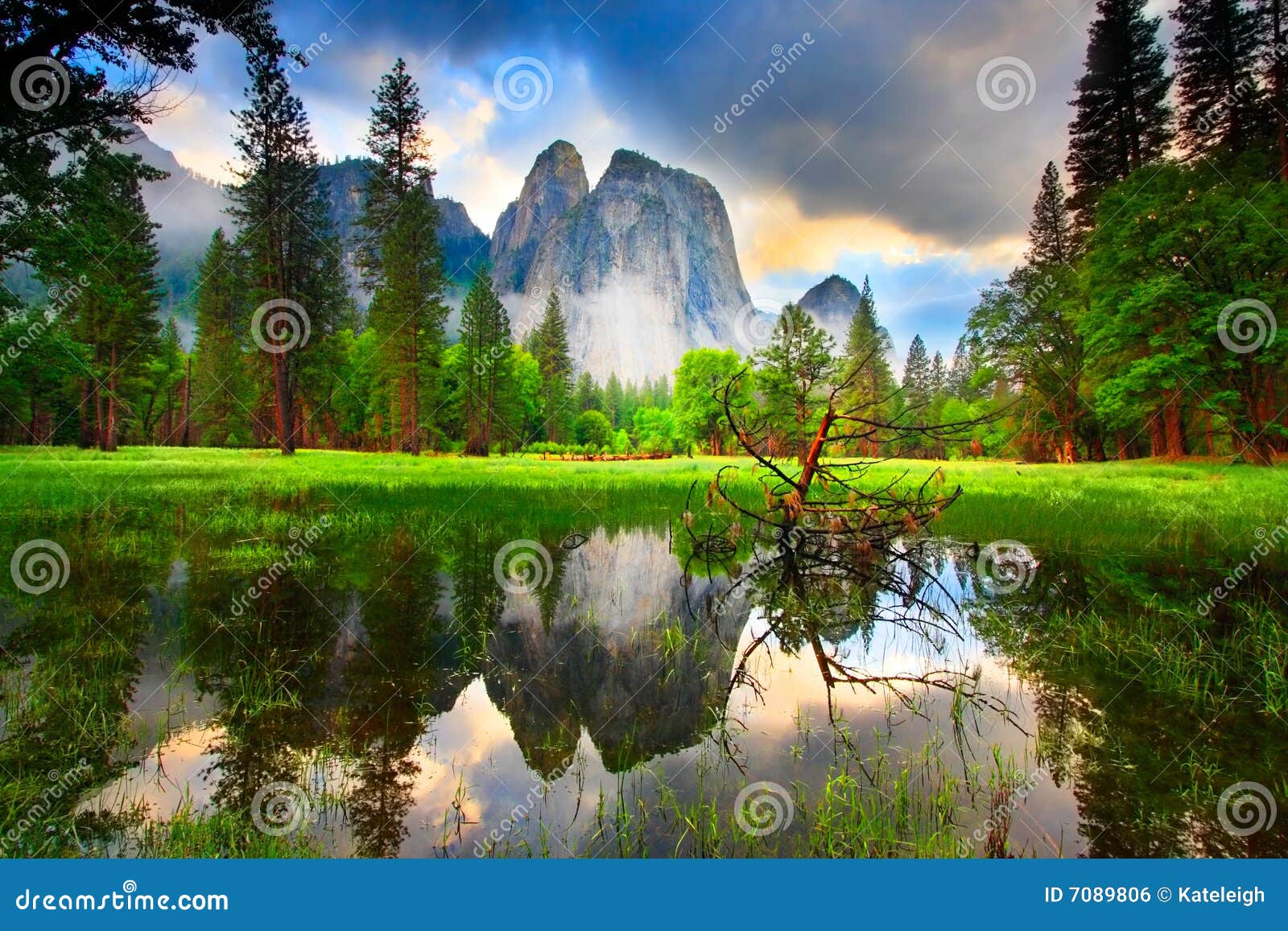 Yosemite Oscille Le Coucher Du Soleil Photo stock - Image du sunrise ...