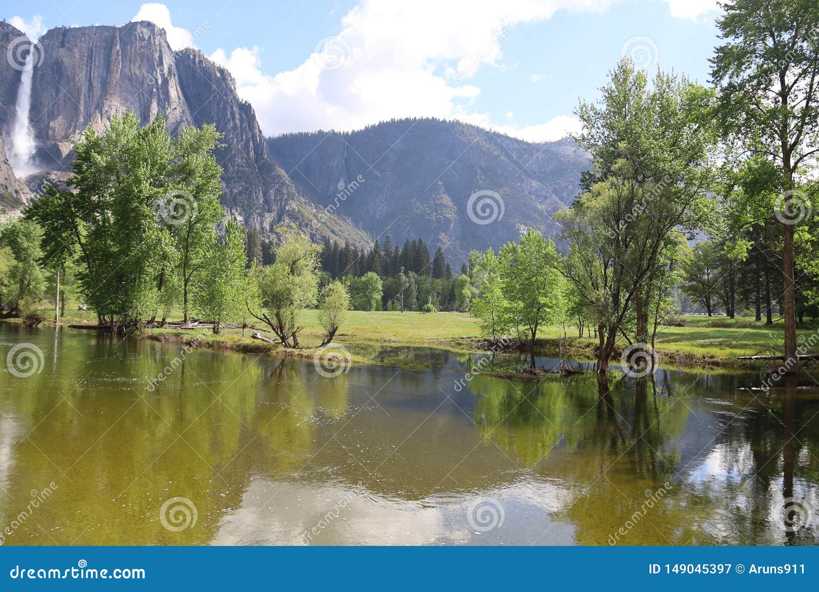 Yosemite in Spring stock image. Image of upper, fall - 149045397