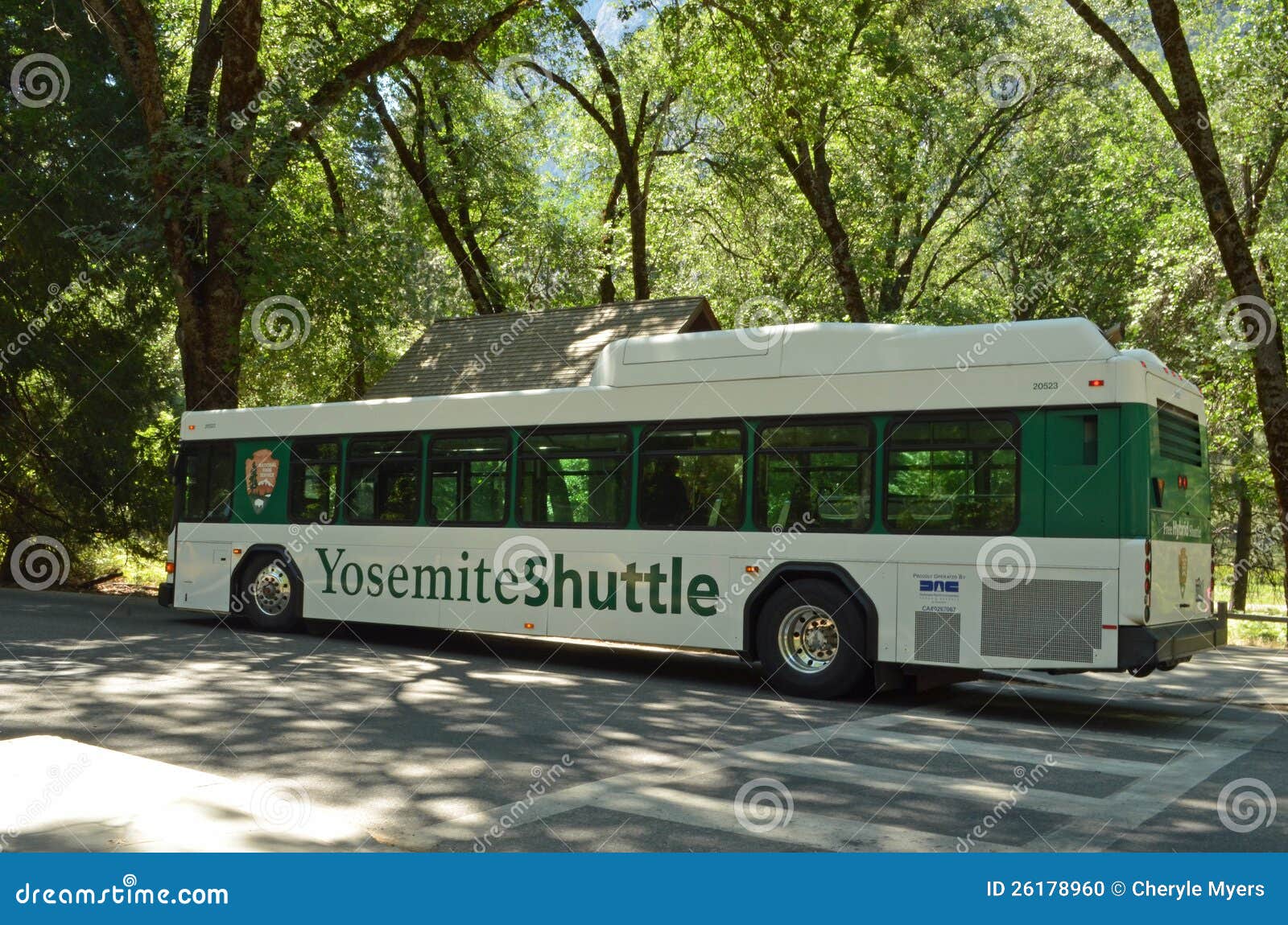 Yosemite Valley Shuttle Bus Editorial Image - Image of shuttle, public ...