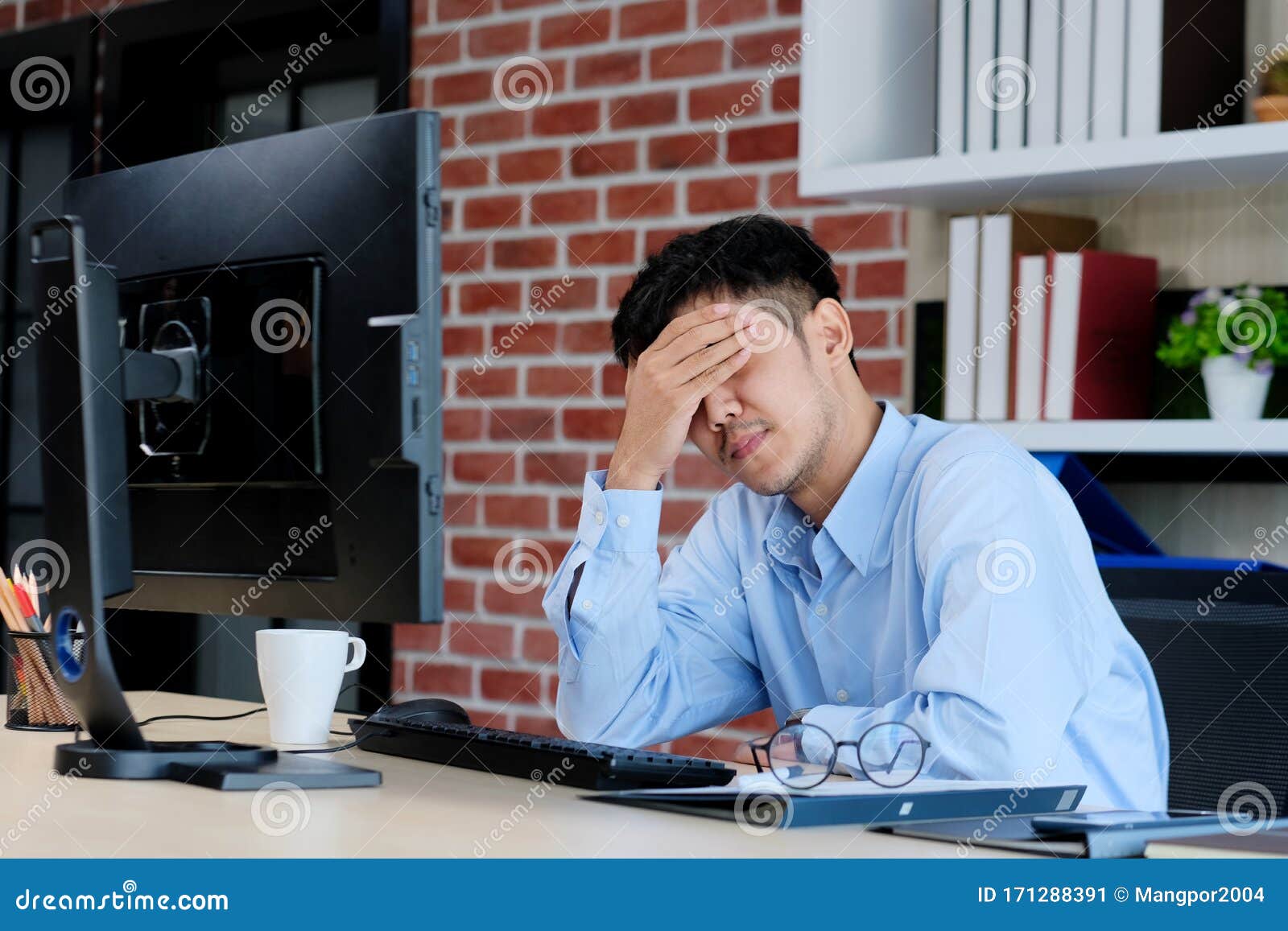 Young Asian Office Man Struggle with Computer, Frustrated Asian ... Young Asian Office Man Struggle with Computer, Frustrated Asian ...