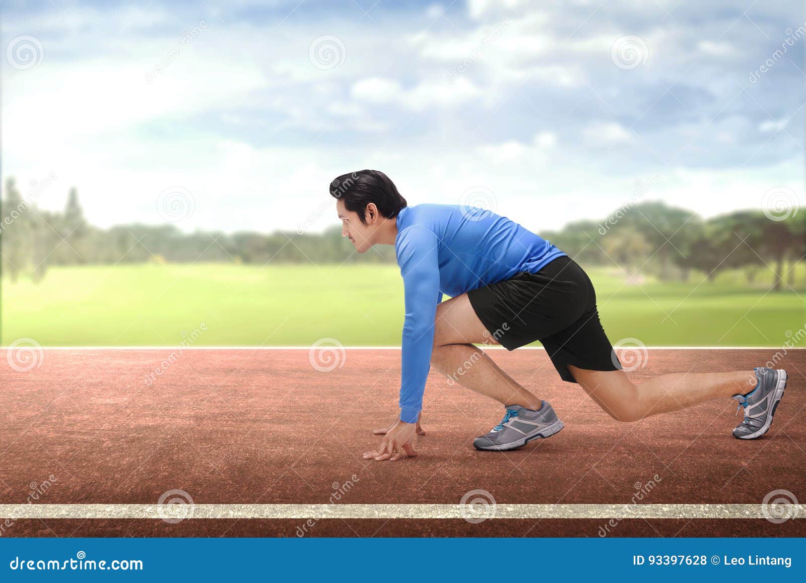 Young Asian Runner in Start Position Ready To Running Stock Photo ...