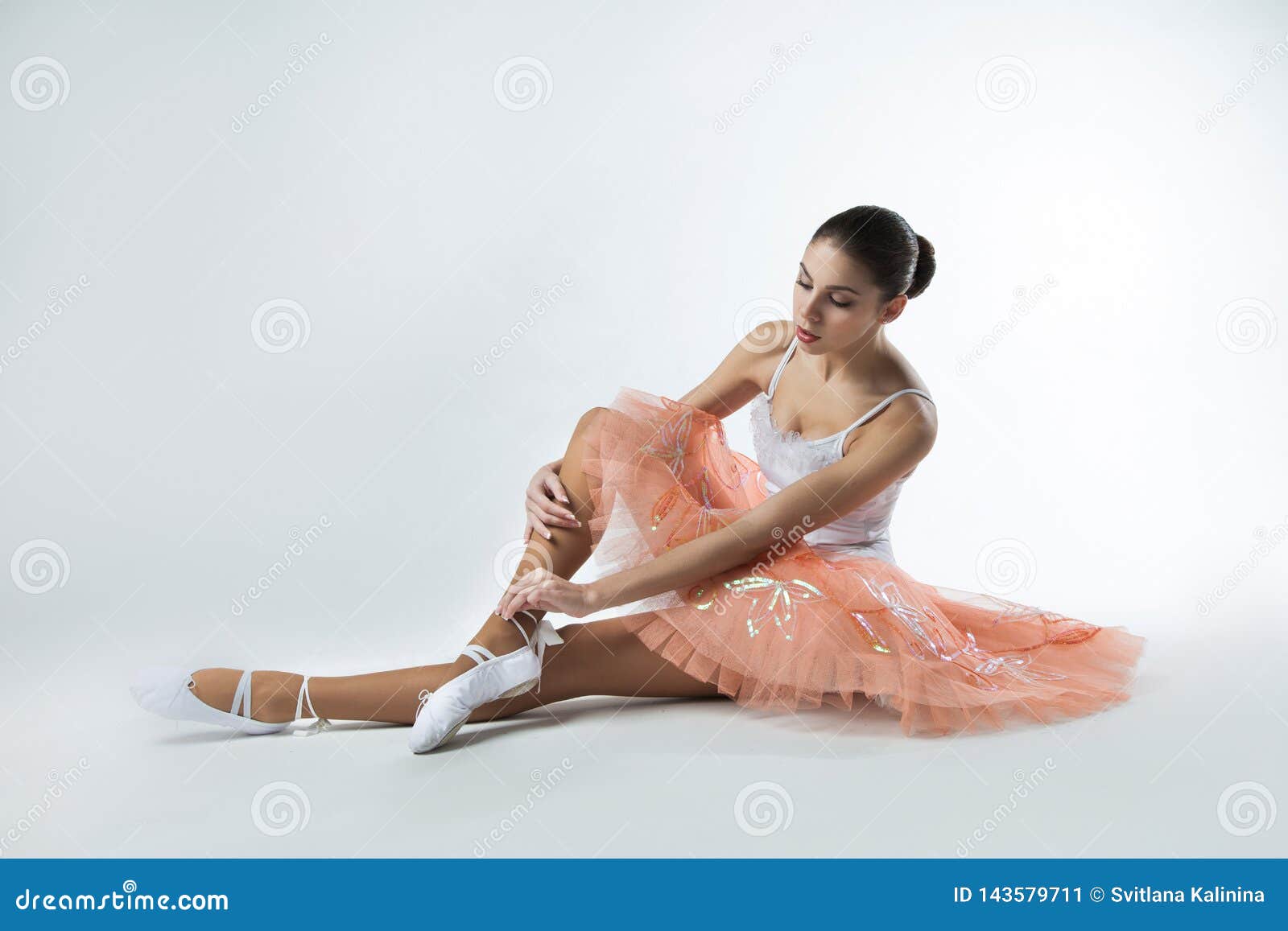 Ballet performance stock image. Image of beauty, flexibility - 143579711