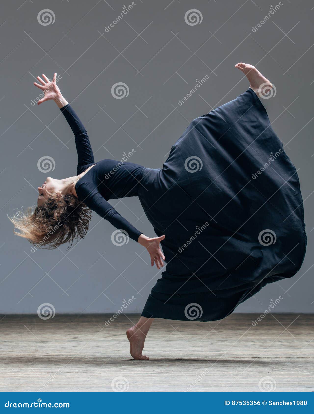 Young Beautiful Dancer Posing in Studio Stock Photo - Image of girl ...