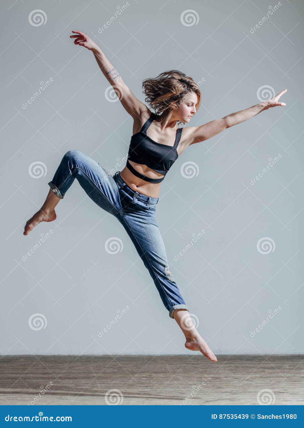 Young Beautiful Dancer Posing in Studio Stock Image - Image of ...