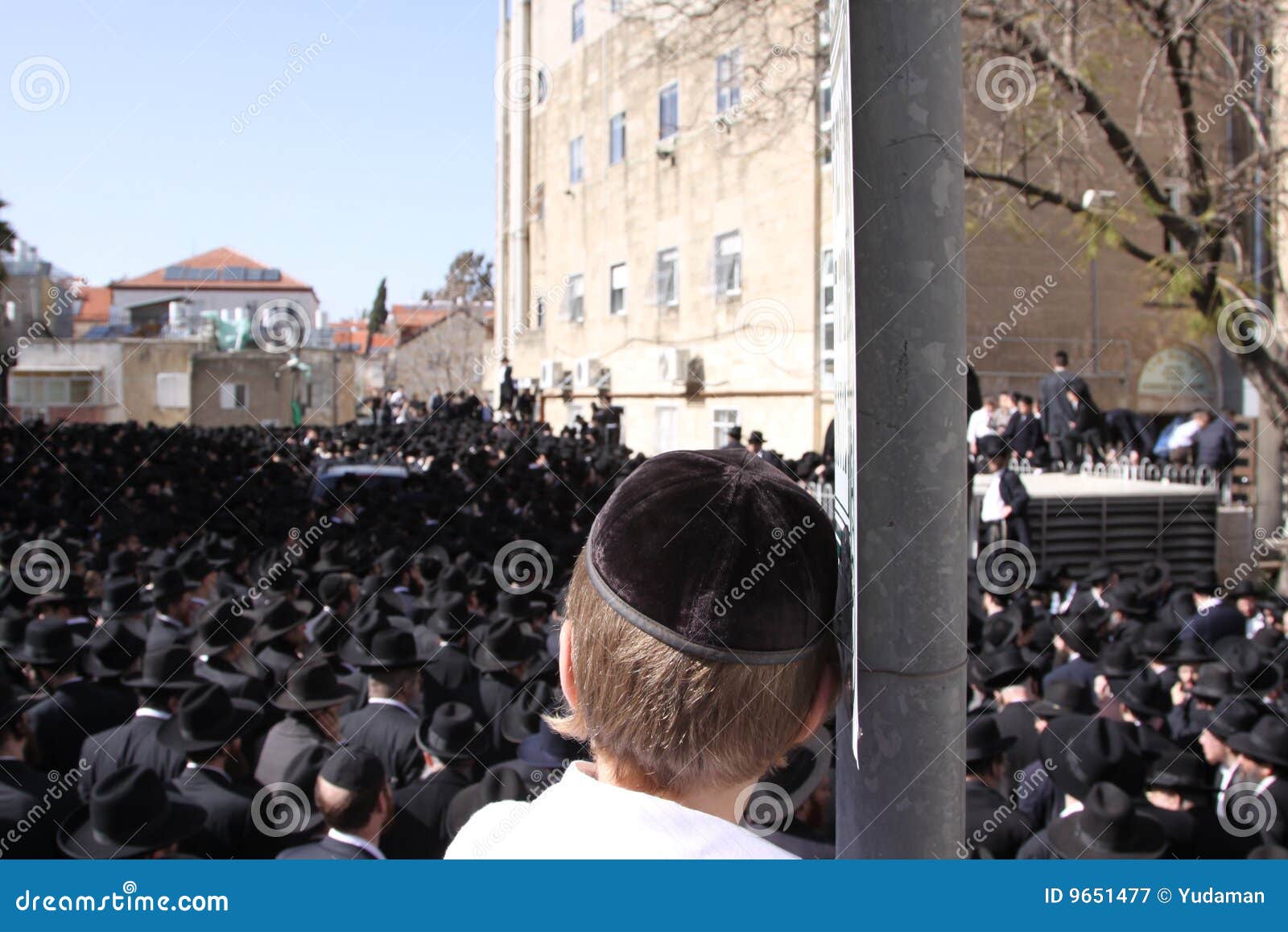 Young Boy at Jewish Funeral Stock Image - Image of crowd, death: 9651477
