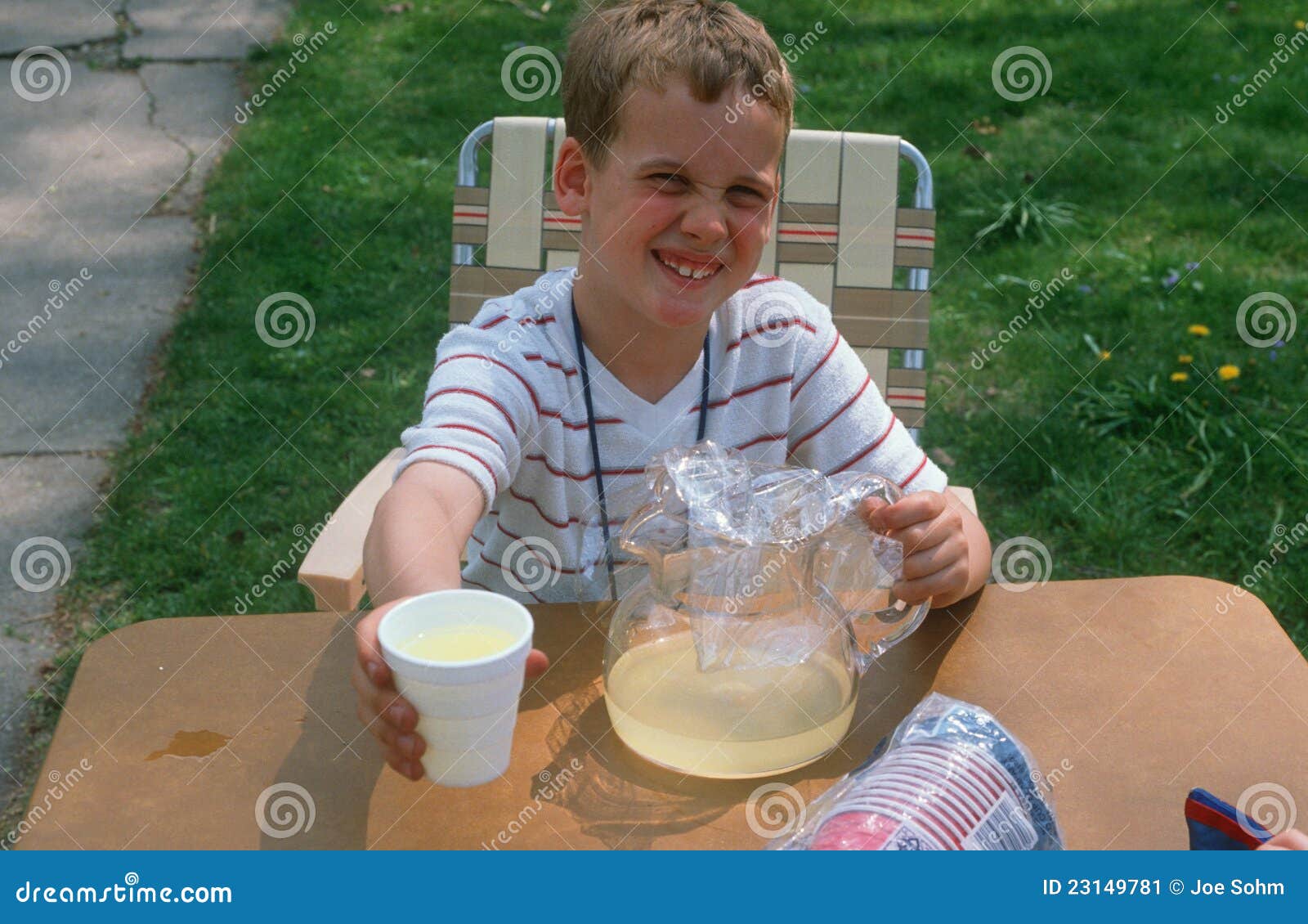 Young boy selling lemonade editorial photo. Image of preteen - 23149781