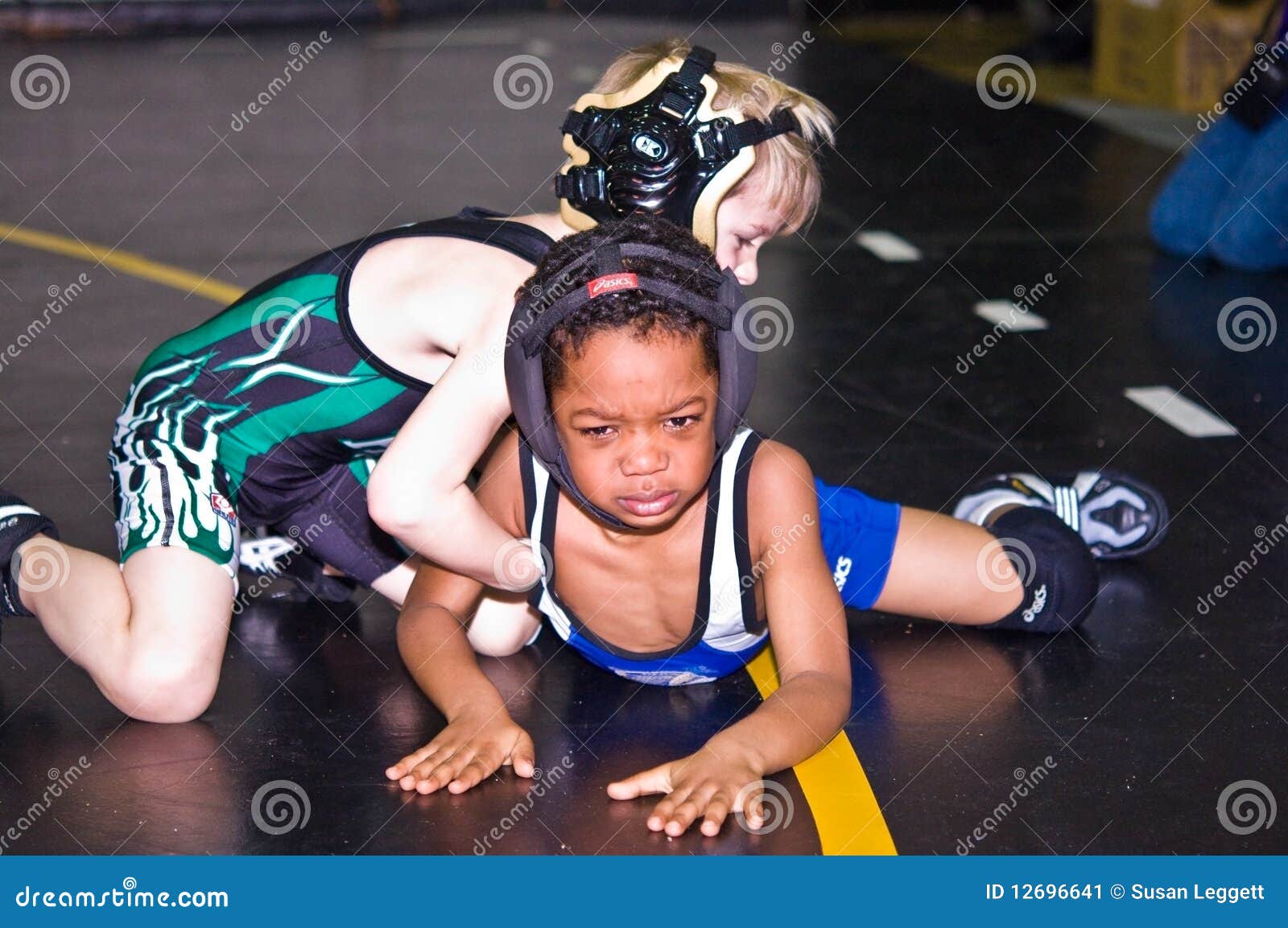 Young Boys, Das Erlernt Zu Ringen Redaktionelles Foto - Bild von ...