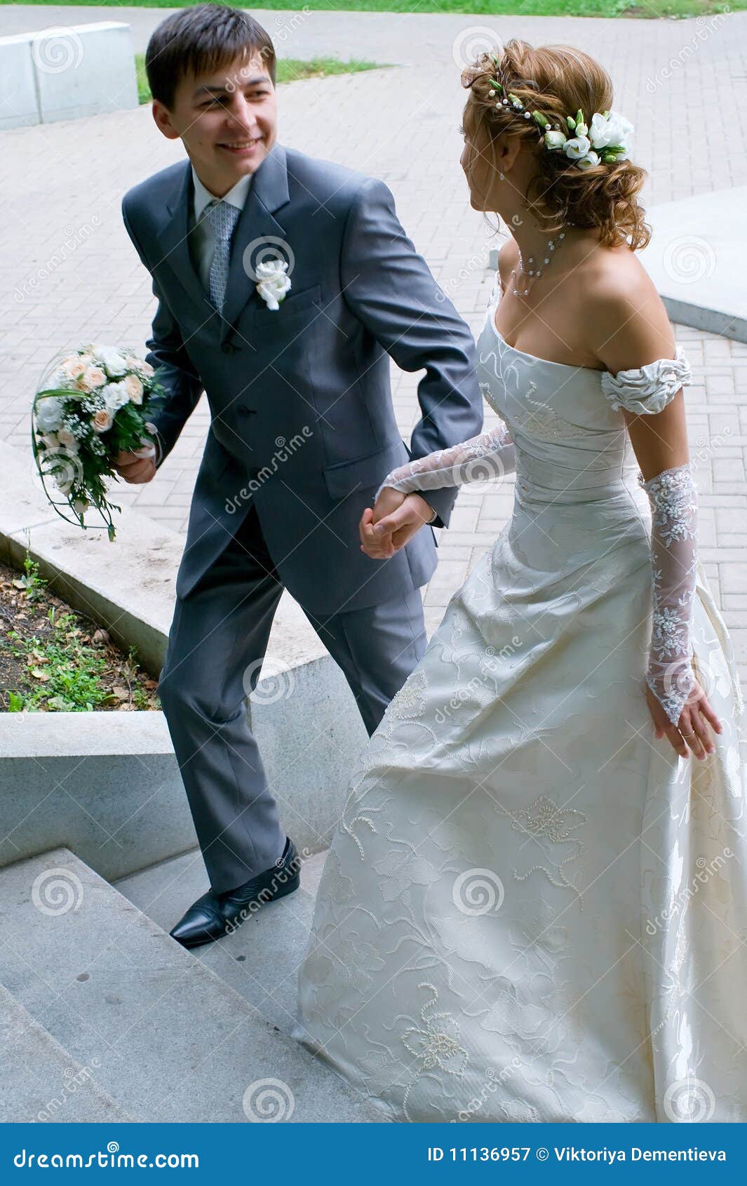Young bride and groom stock image. Image of wedding, bouquet - 11136957
