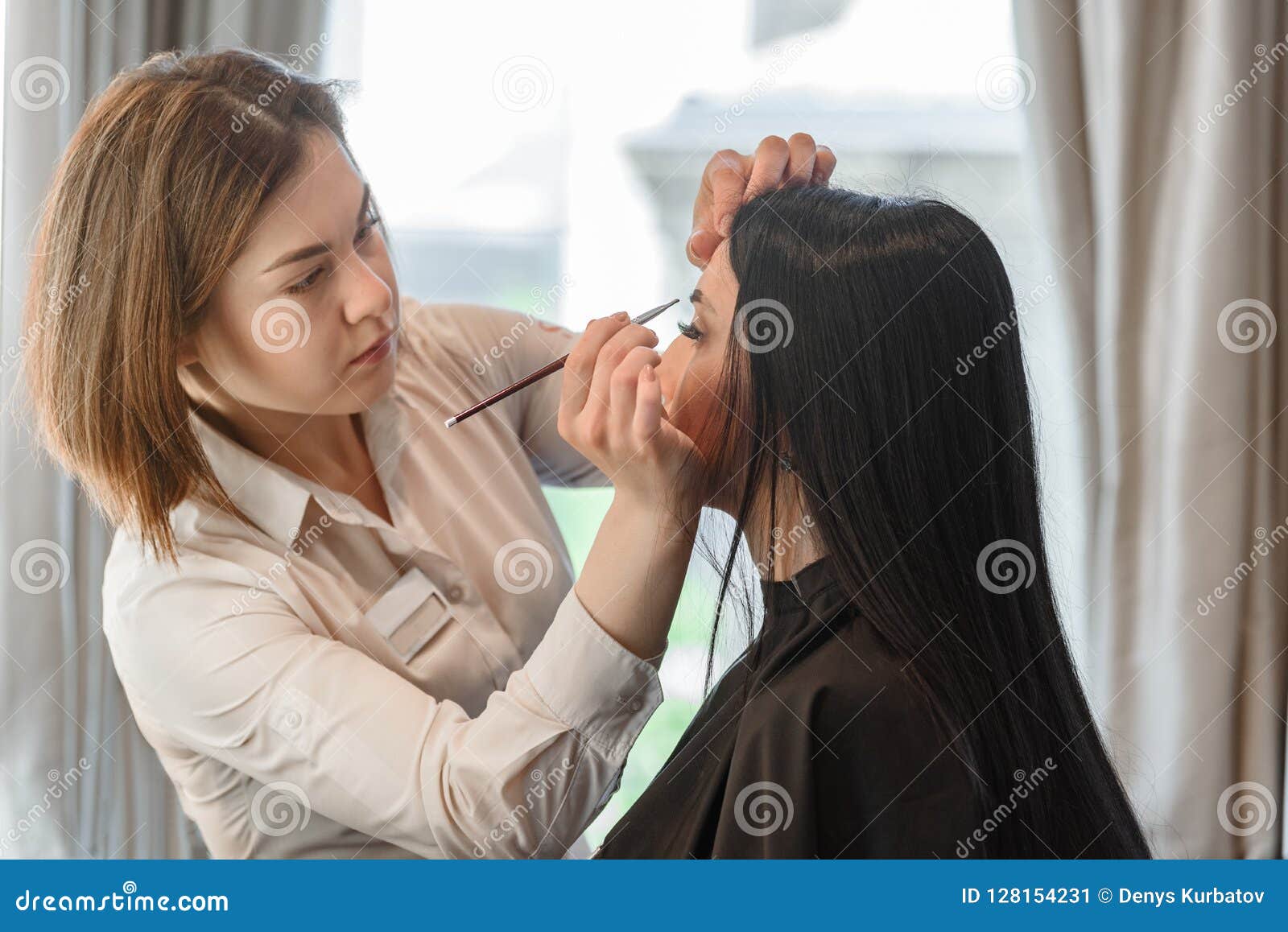 Visagist Applying Makeup Stock Image Image Of Makeup 128154231