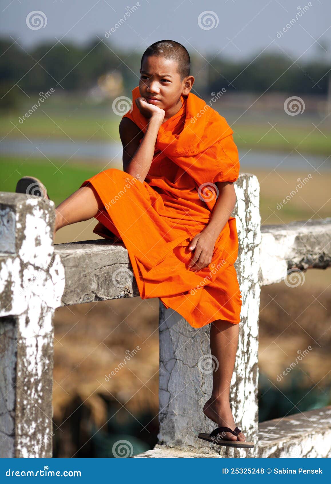 Young Buddhist Monk Sitting and Contemplating Editorial Stock Photo ...