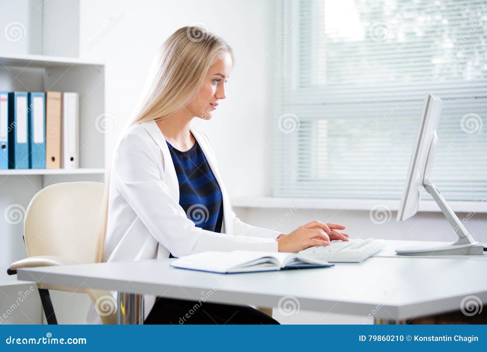 Young Business Woman with Computer Stock Photo - Image of business ...