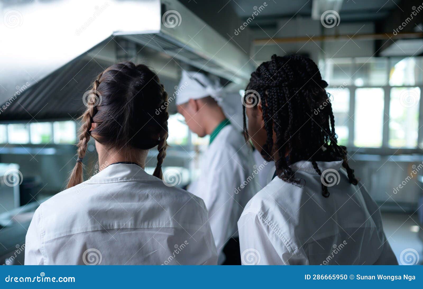 Young Chef, University Professor is Passing on the Knowledge of Cooking ...