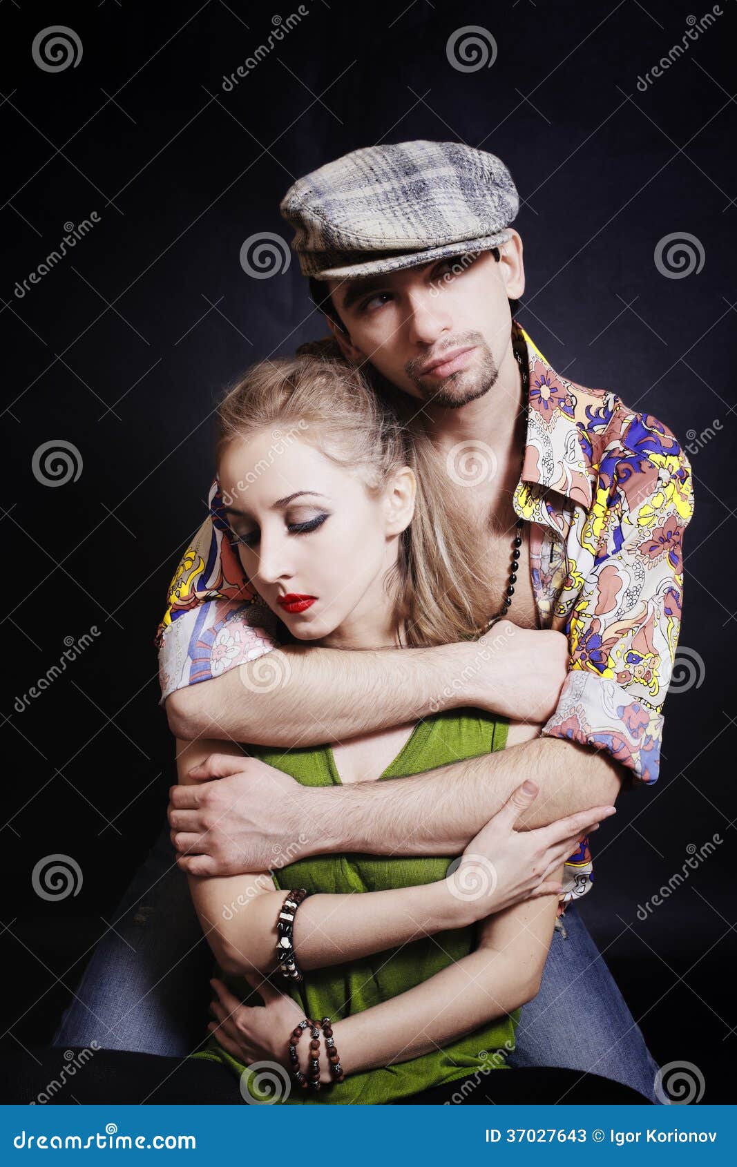 Young Couple in Love Hugging Stock Image - Image of green, embracing ...