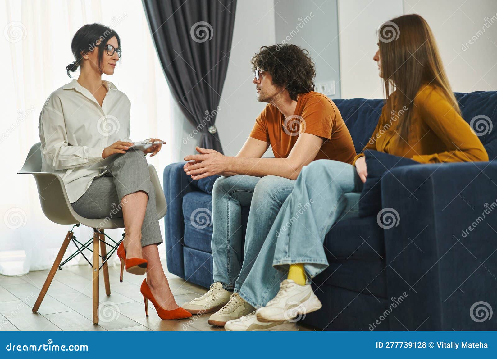 Couple Therapy. Overcoming Relationship Issues with a Professional ...