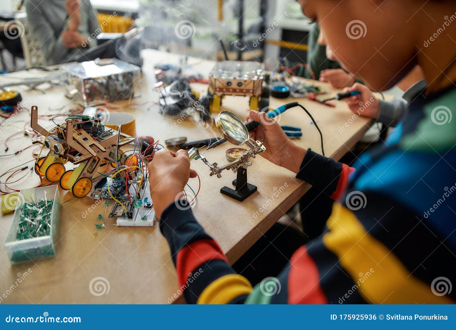 324 Kids Tinkering Stock Photos - Free & Royalty-Free Stock Photos from ...