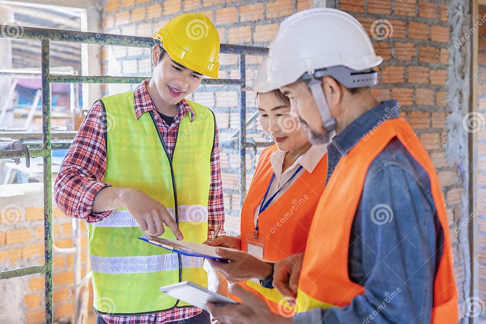 Young Foreman Explaining Project Progress To Team Experienced Inspector ...