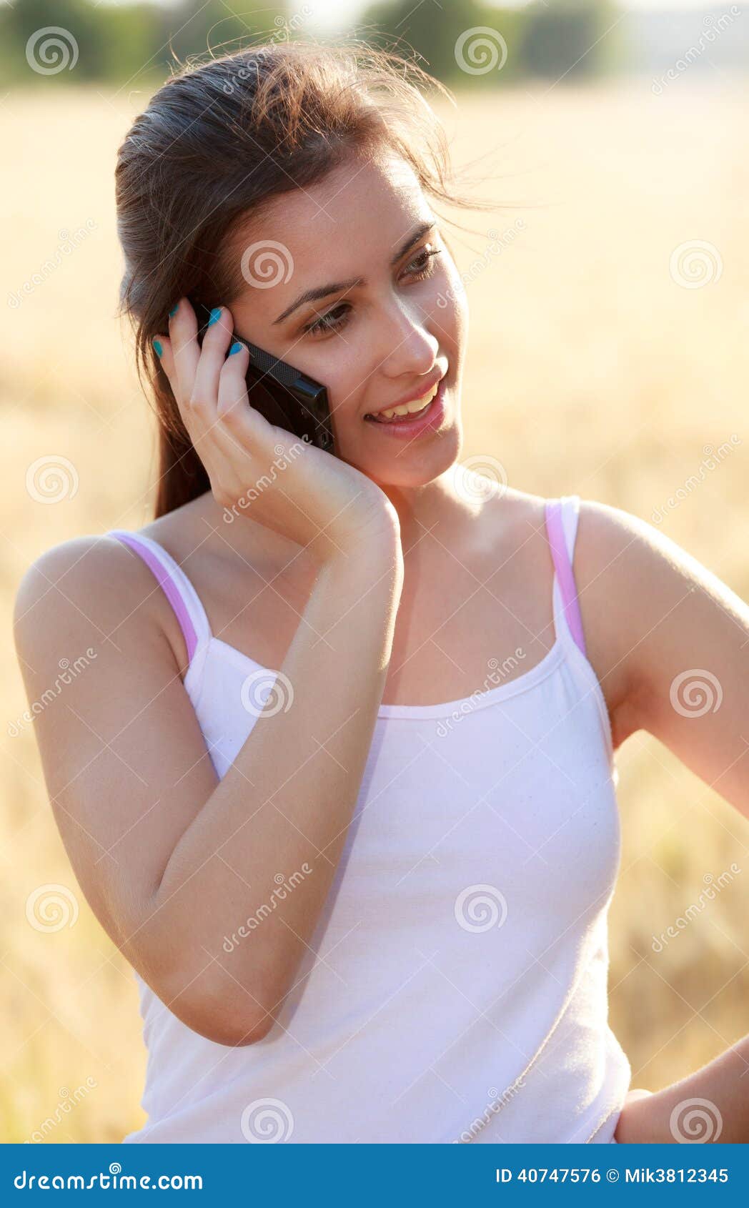 Young Girl Calling by Phone Stock Photo - Image of phone, message: 40747576