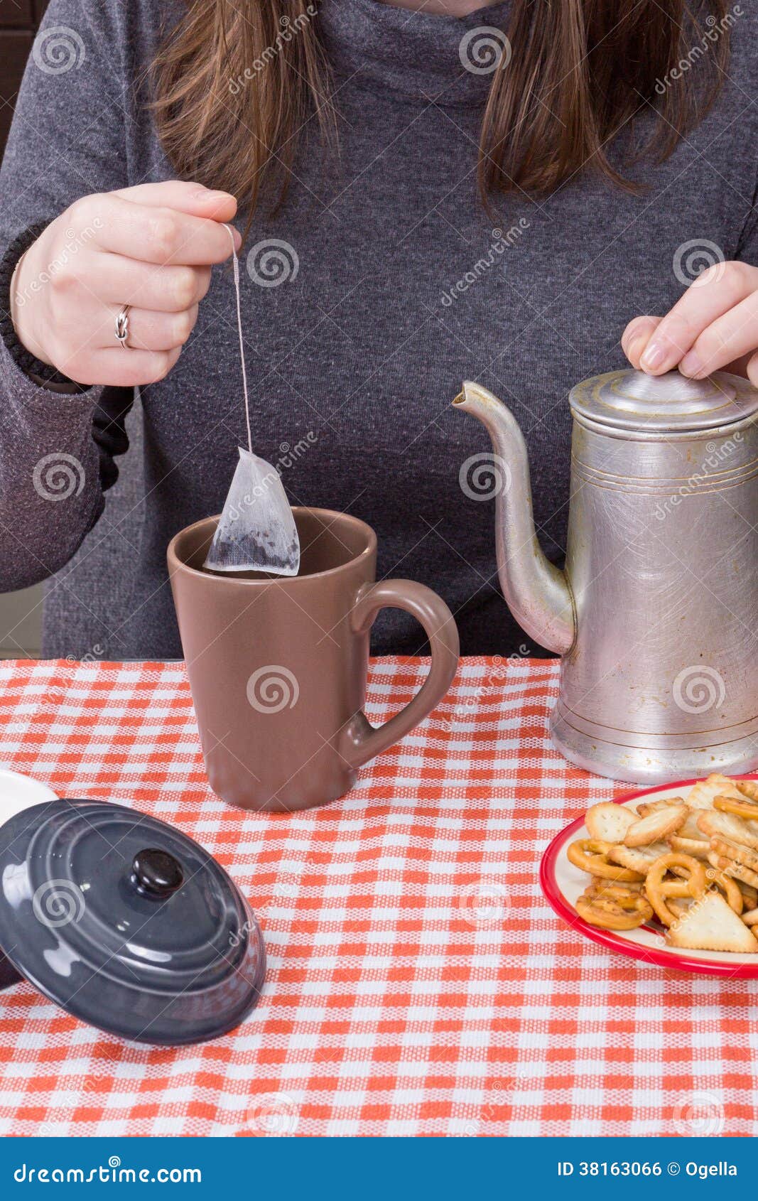 Young Girl Making Tea at Kitchen Stock Photo - Image of spoon, making ...