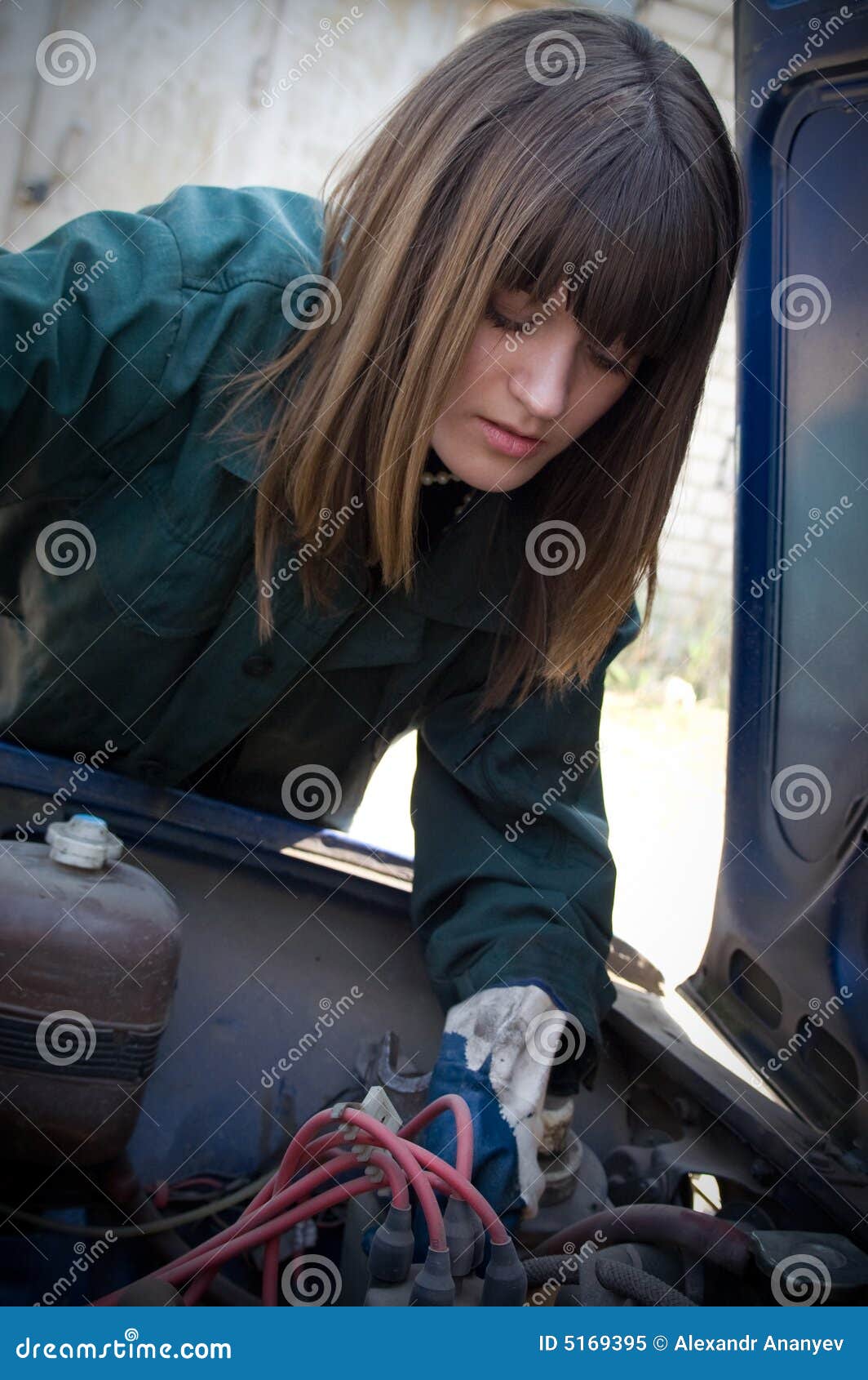 Young girl is mechanic stock image. Image of girl, work - 5169395