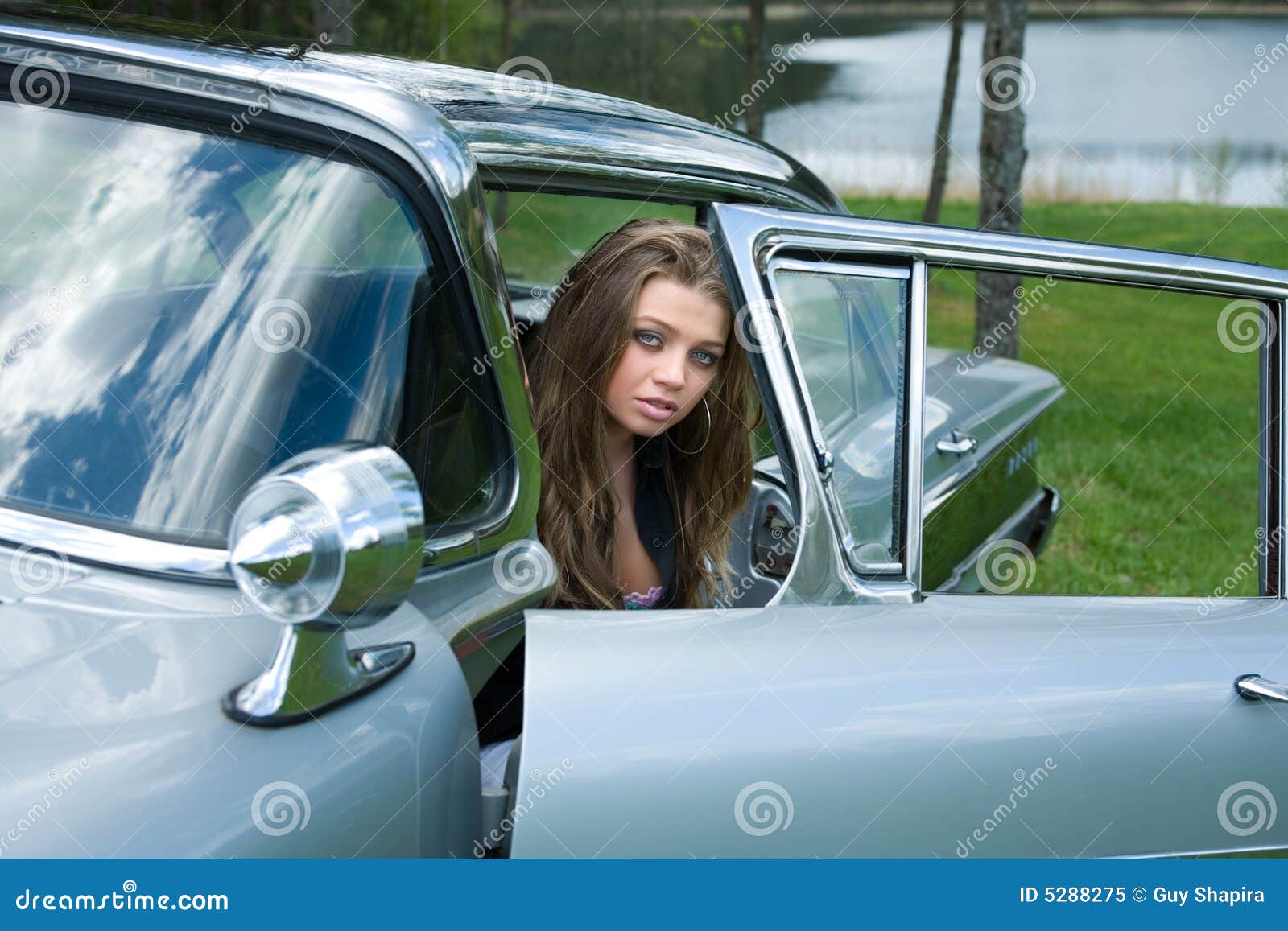 Young Girl in Old-fashioned Car Stock Image - Image of herb, skirt: 5288275