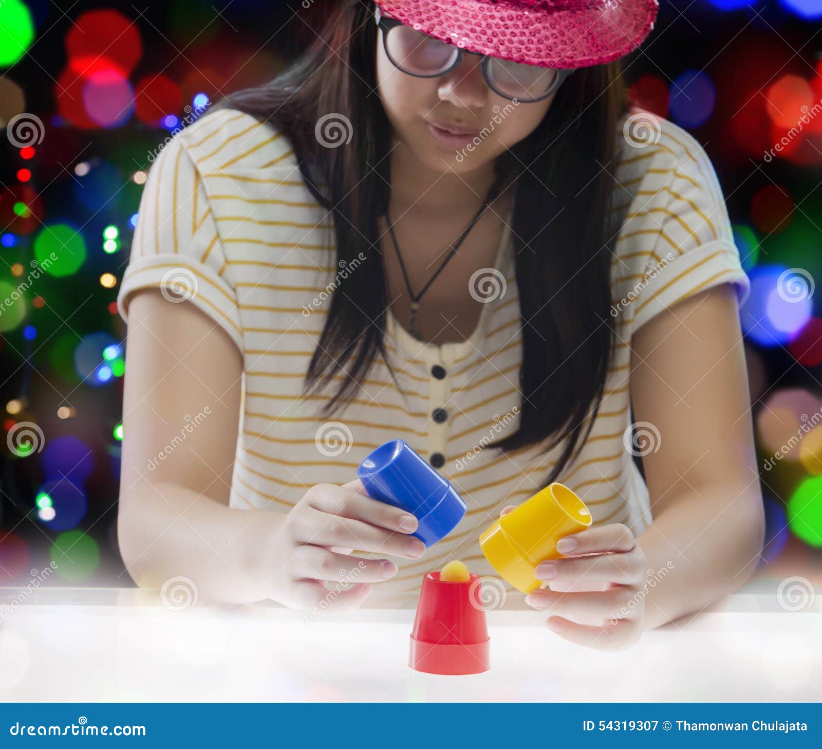 Little girl magic trick - pointlopi