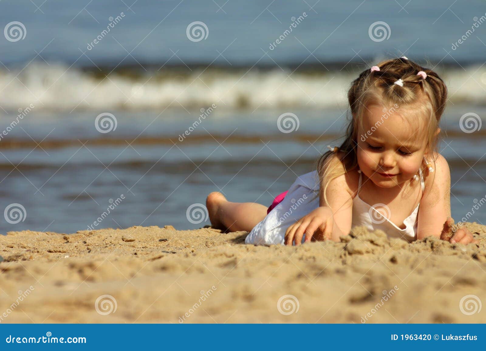 Young Girl Playing with Sand O Stock Photo - Image of child, playing ... Young Girl Playing with Sand O Stock Photo - Image of child, playing ...