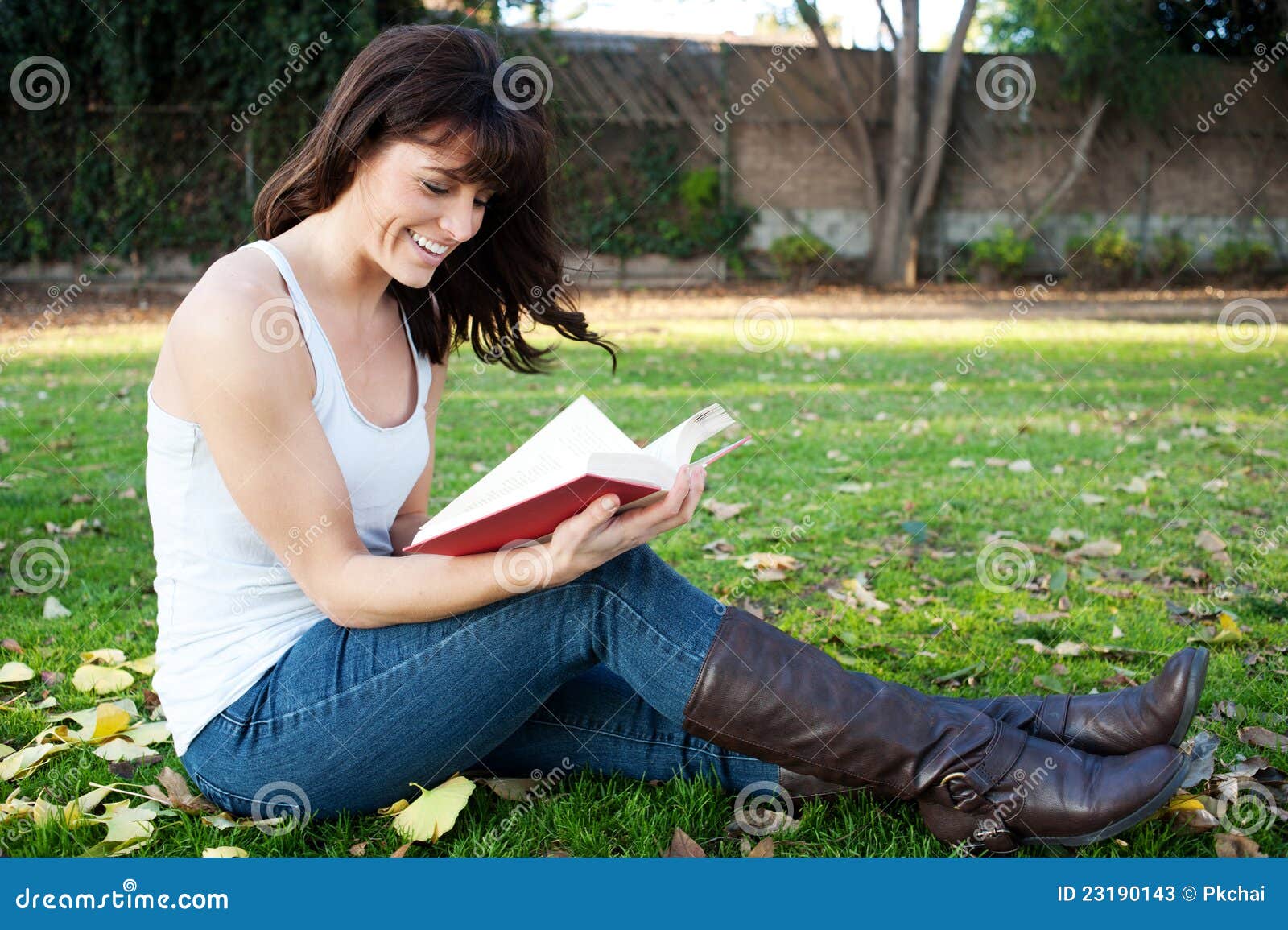 Young girl reading in park stock image. Image of park - 23190143