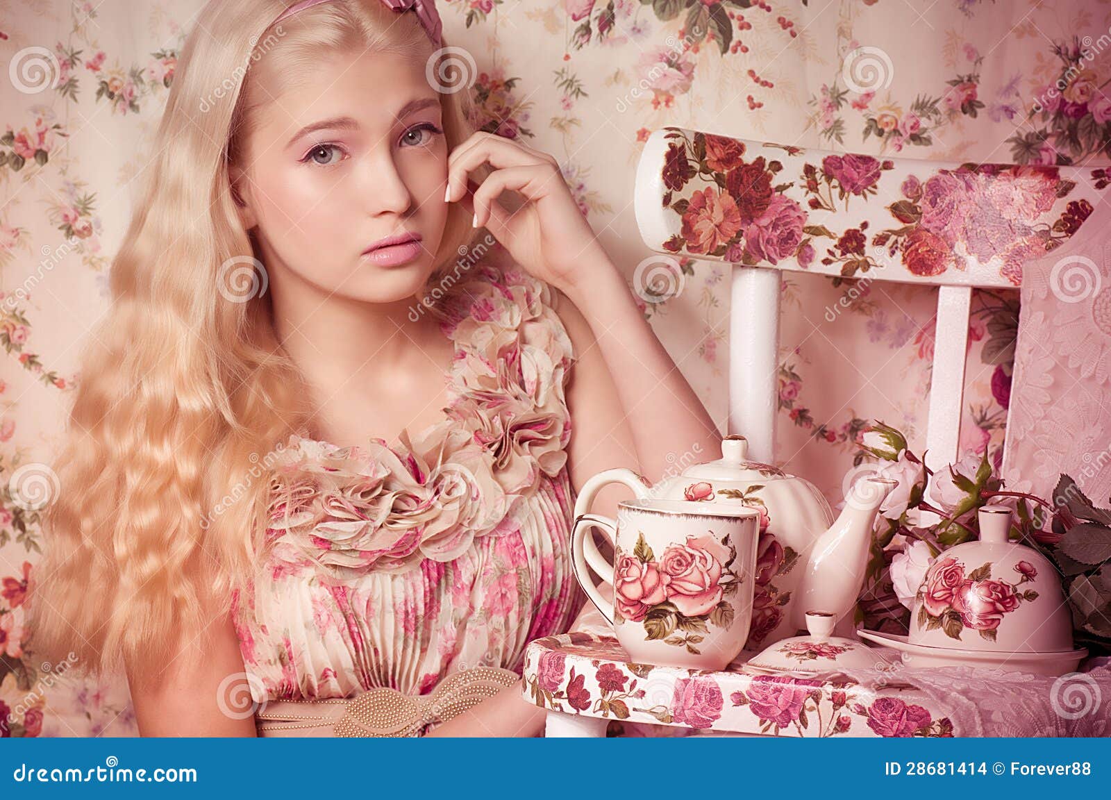 Young Girl with Tea Ceremony Stock Photo - Image of color, human: 28681414