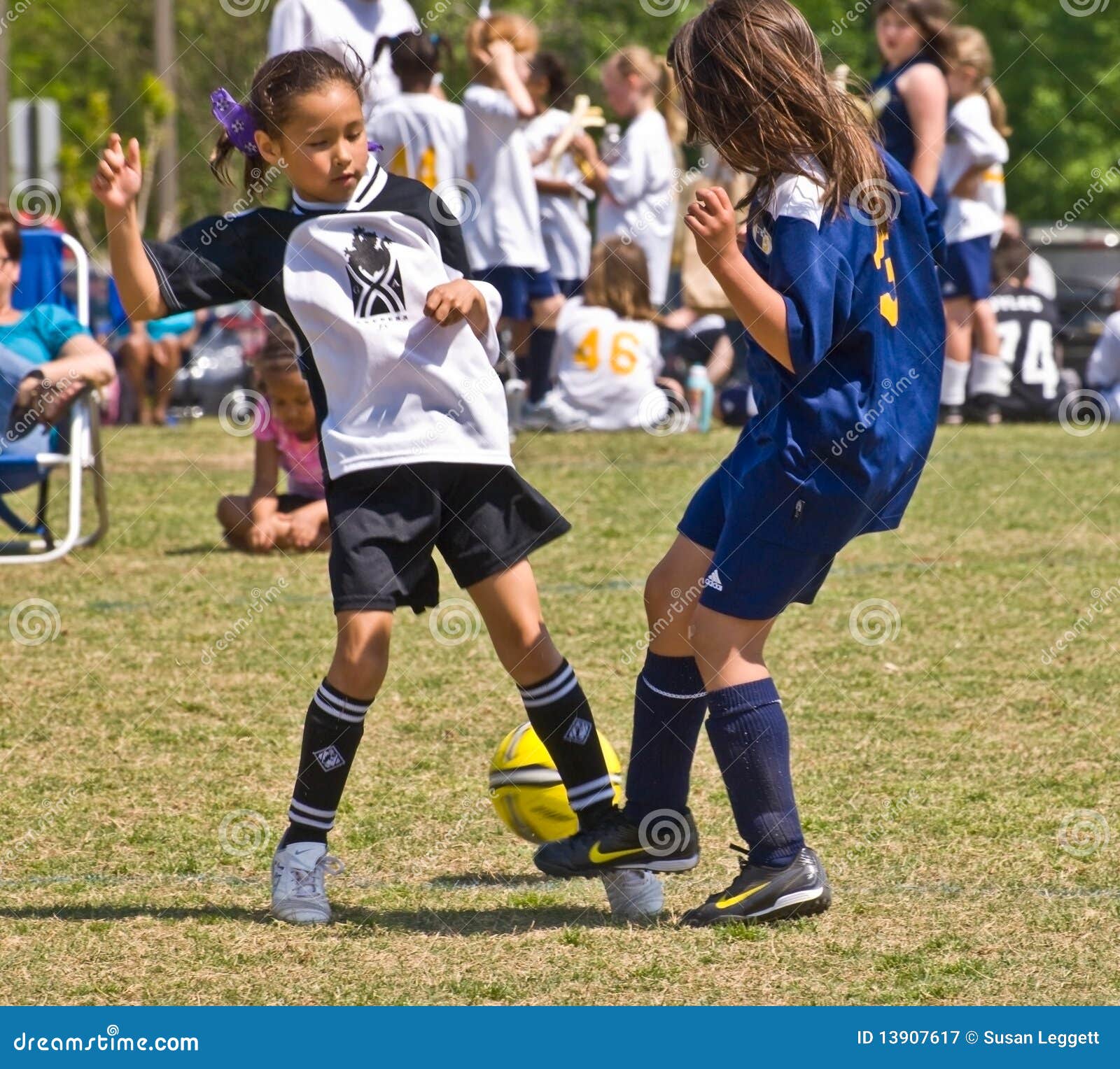 Young Girls Soccer editorial photography. Image of enjoy - 13907617