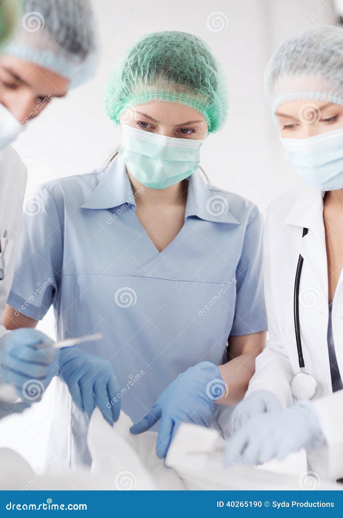 Young Group of Doctors Doing Operation Stock Photo - Image of medicine ...