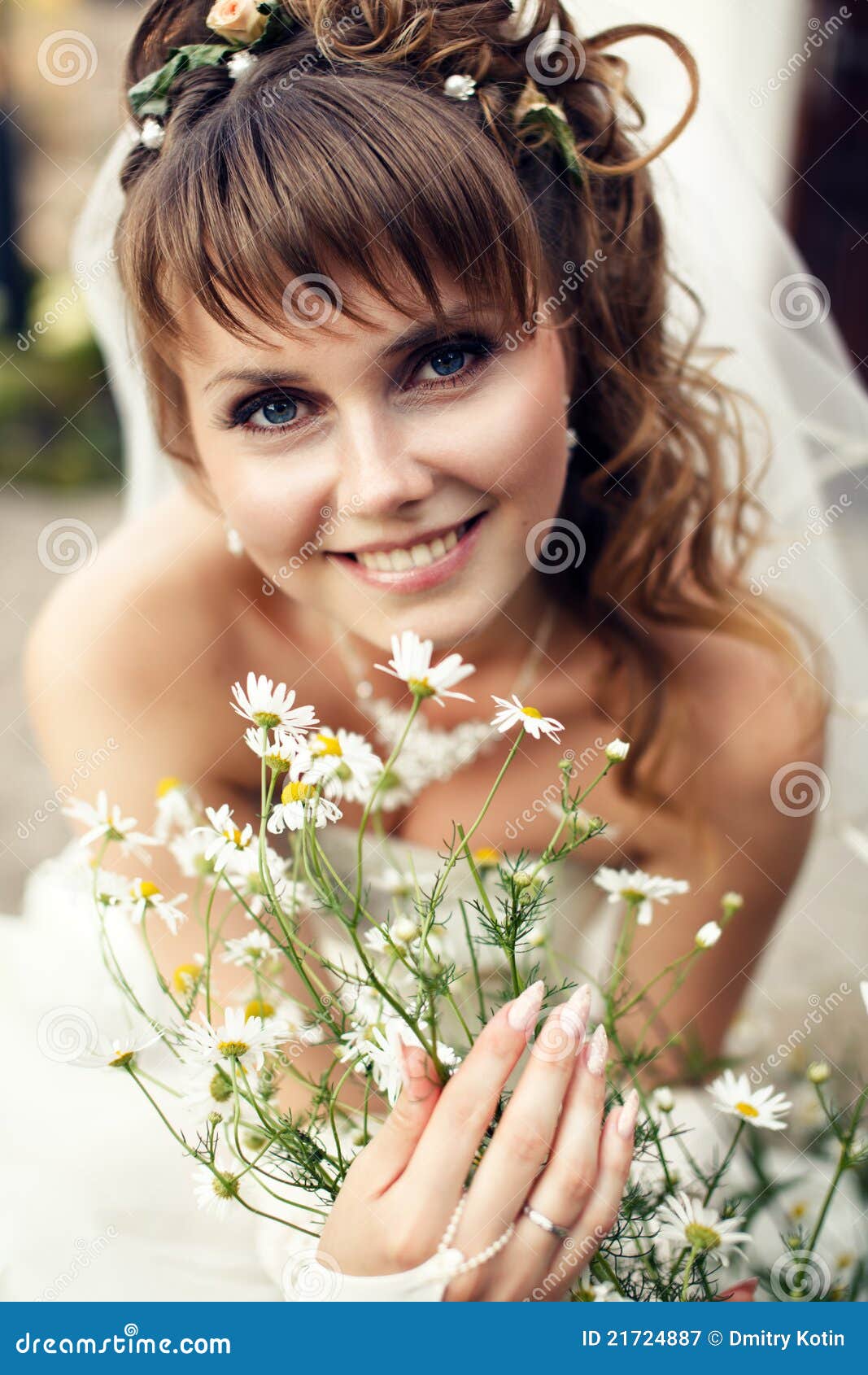 Young happy bride stock image. Image of bouquet, glade - 21724887