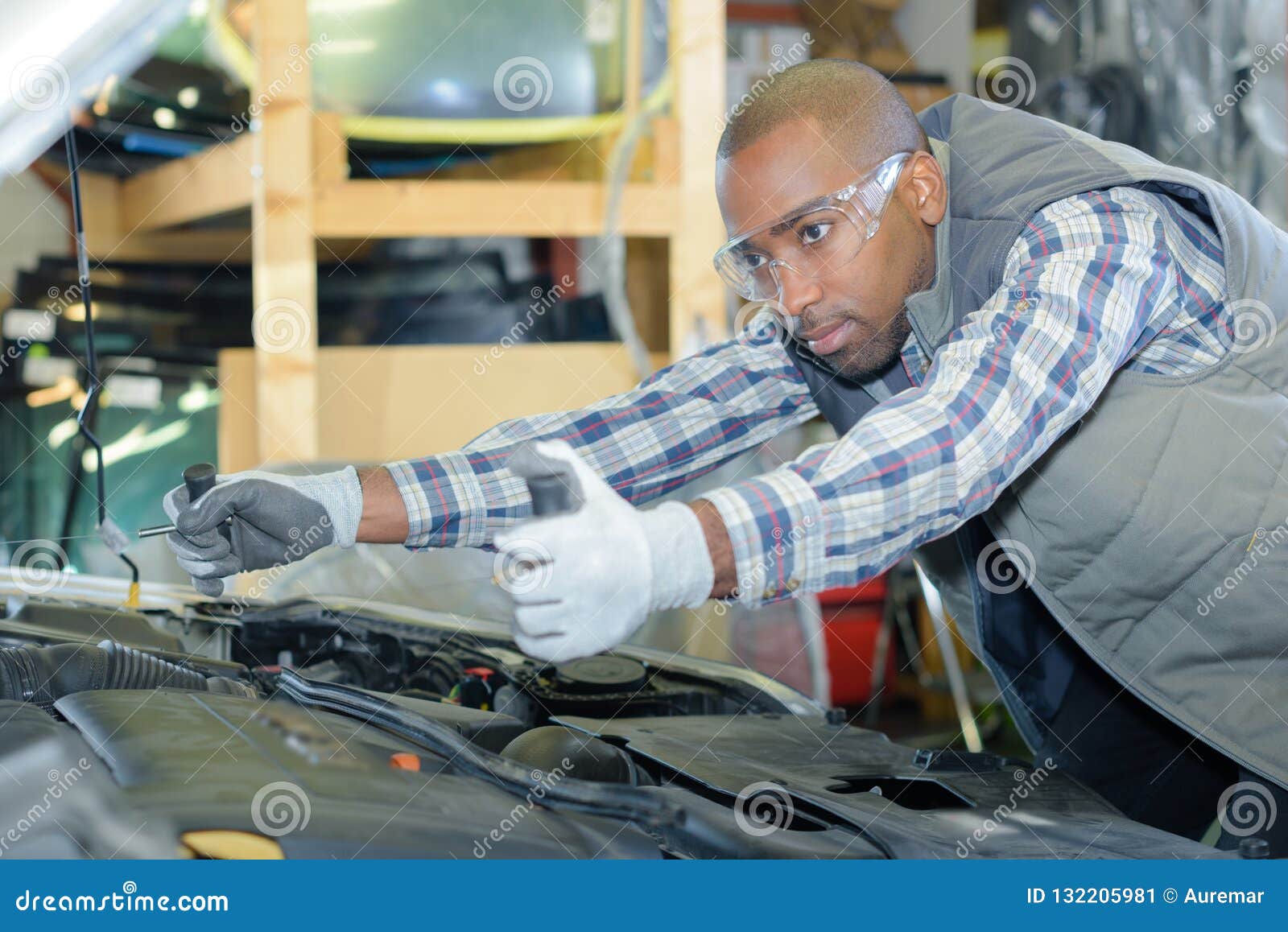 Young Happy Mechanic at Work Stock Image - Image of screen, auto: 132205981
