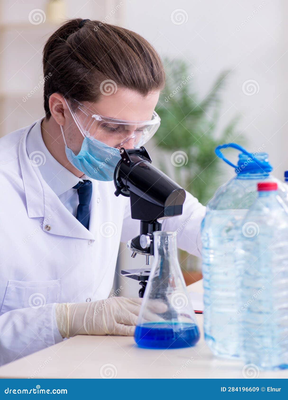 Young Male Chemist Experimenting in Lab Stock Image - Image of ...
