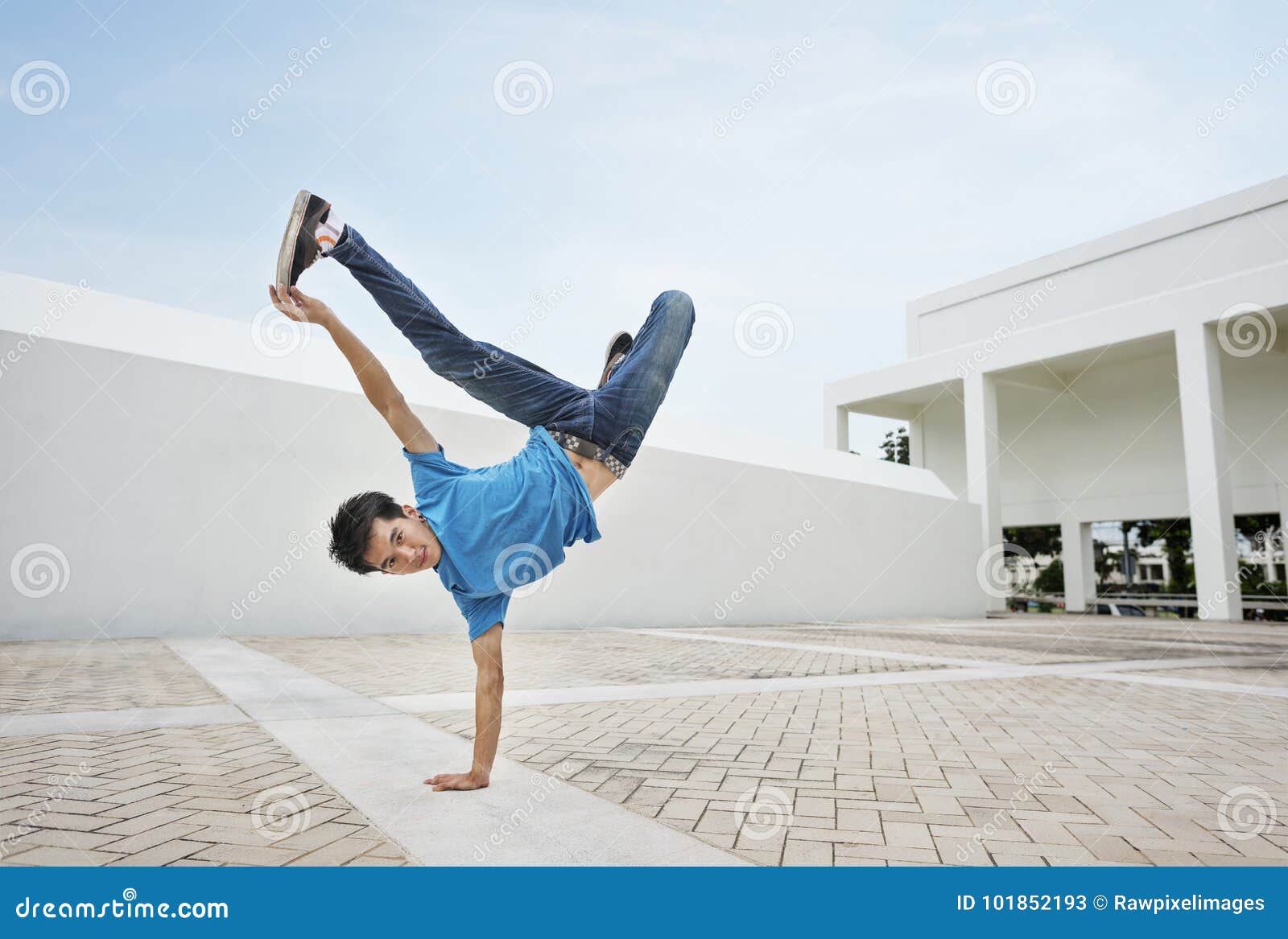 Young man breakdancing stock image. Image of life, breakdancers - 101852193