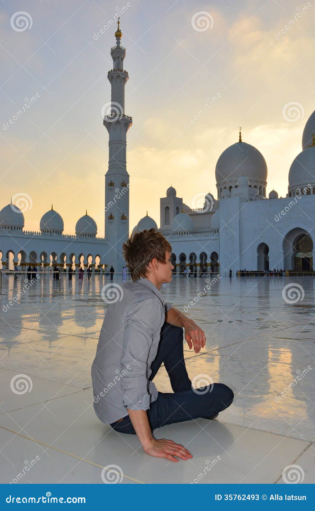 Young man in the mosque stock image. Image of dome, arabic - 35762493