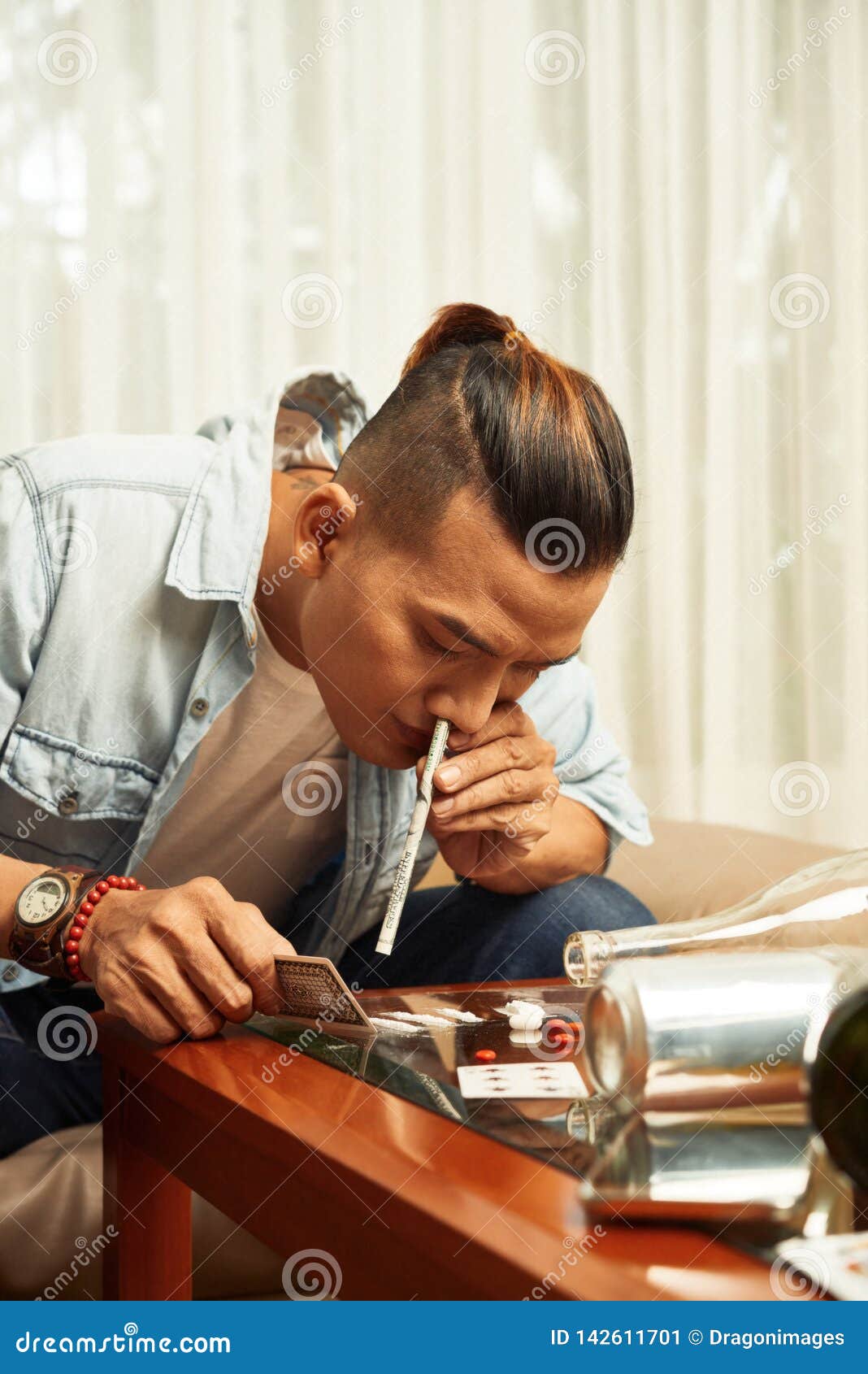 Young man snorting cocaine stock image. Image of forbidden - 142611701