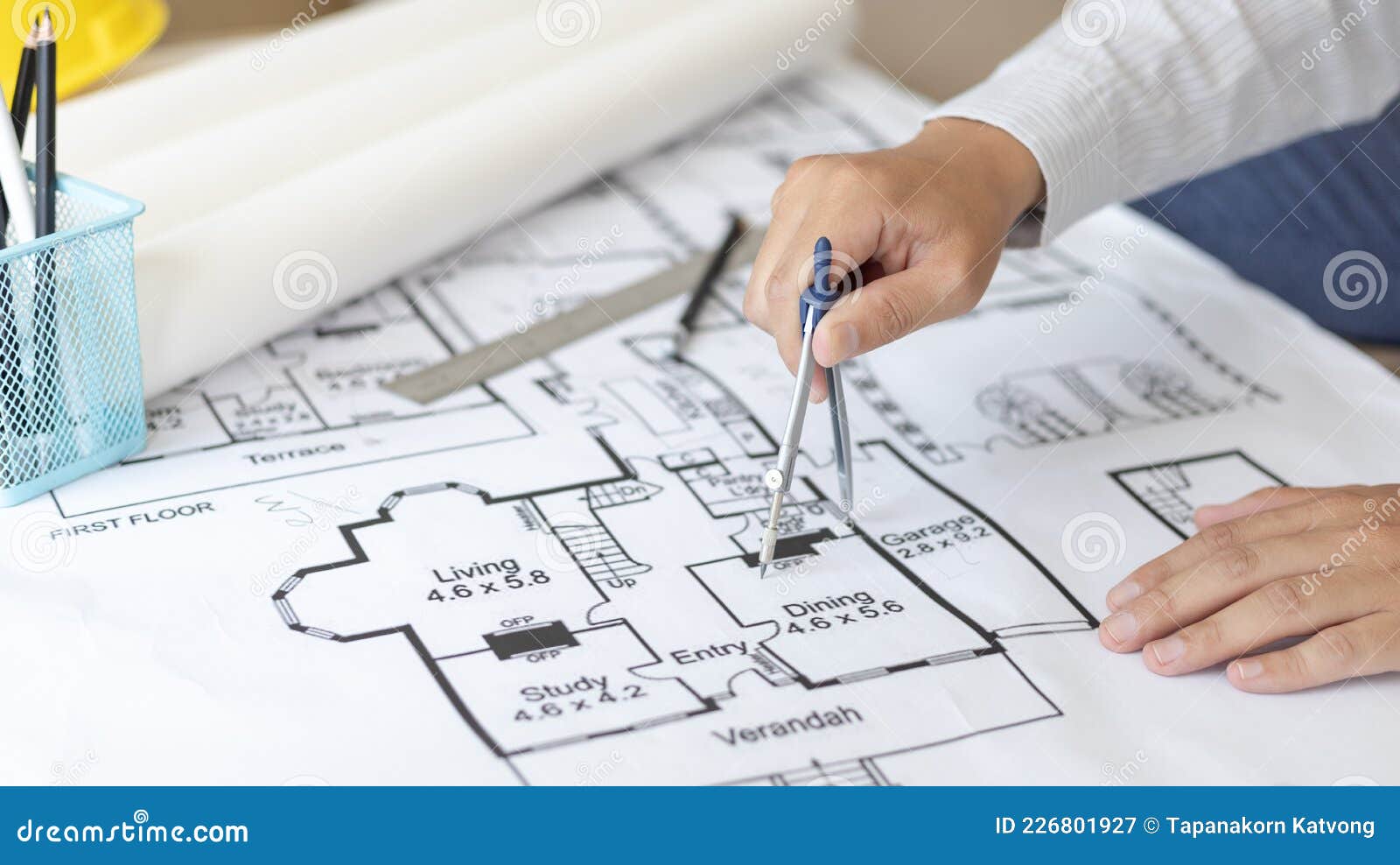 Young Man Structural Design or Engineer is Using a Measuring Circle ...