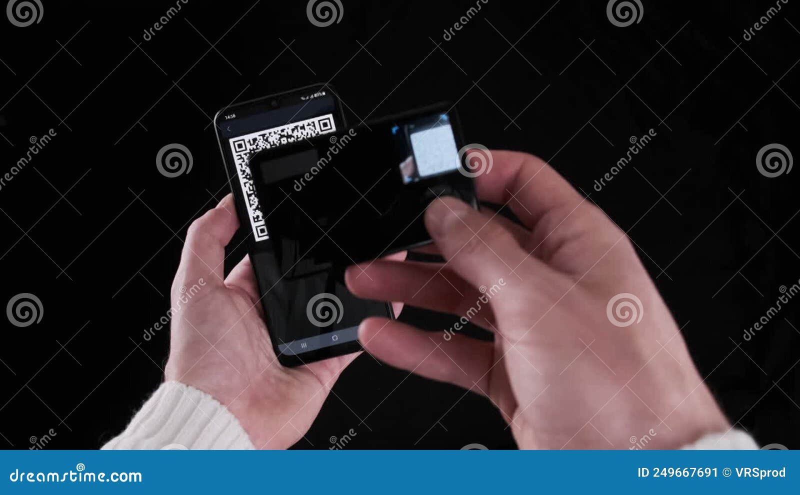 Using Portable Cold Crypto Wallet To Scan QR Code on Smartphone for ...